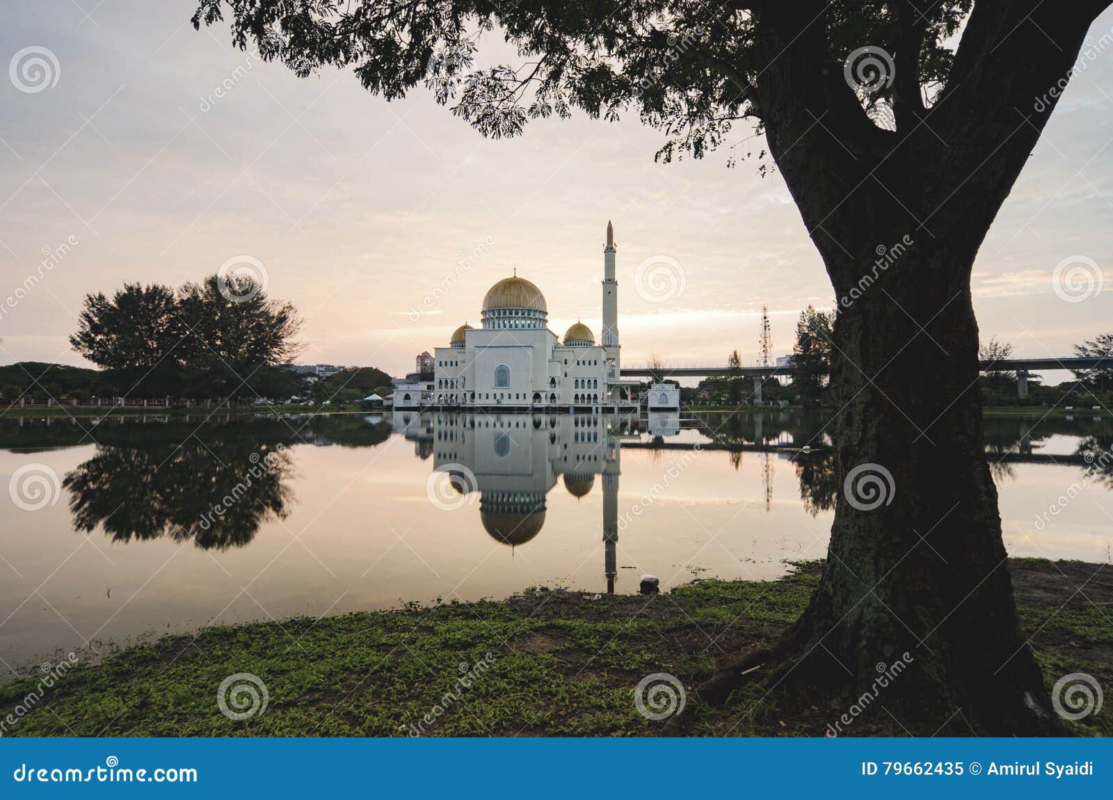 The Beauty of Mosque with Reflection on Lake during Sunset Sunrise ...