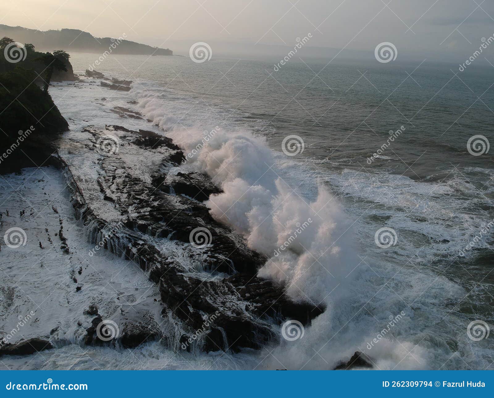 Wave and the wall break stock photo. Image of wave, karang - 262309794