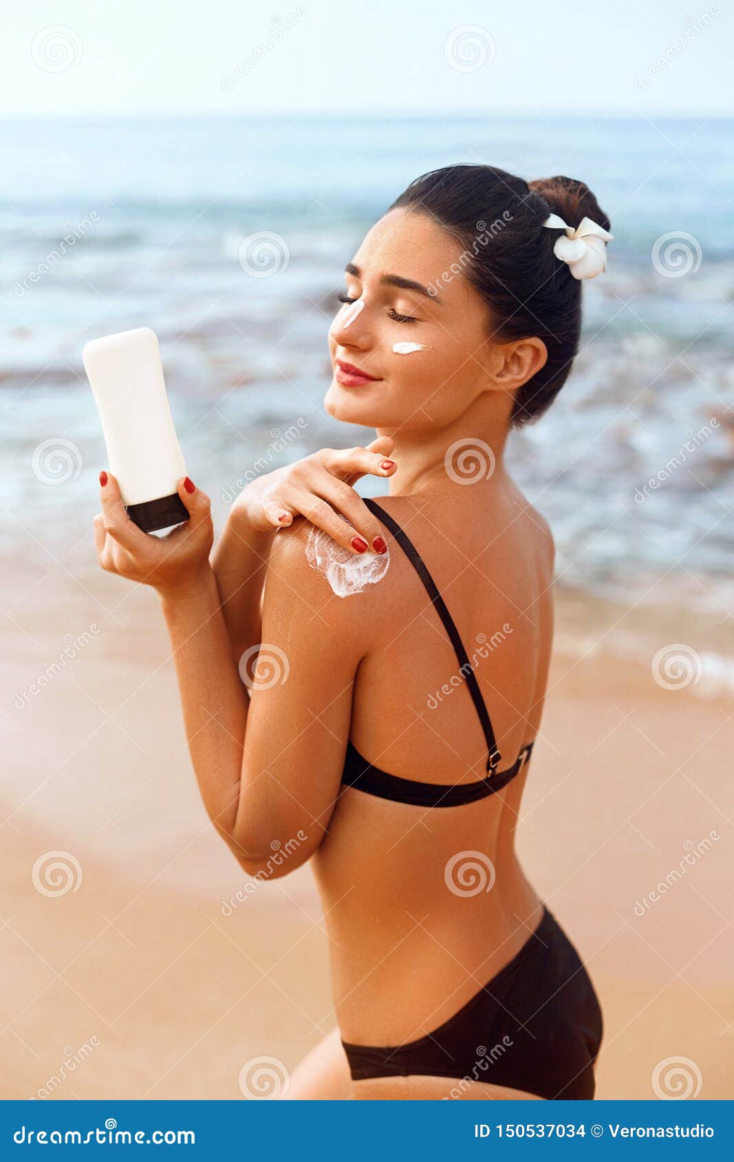 Beauty Woman Apply Sun Cream On Tanned Back Skin And Body Care Stock