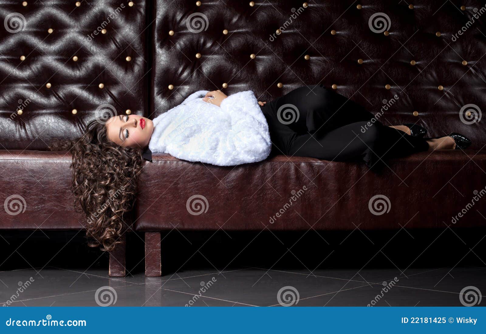 Beauty Woman Lay on Leather Sofa Stock Image - Image of glamour, luxury ...