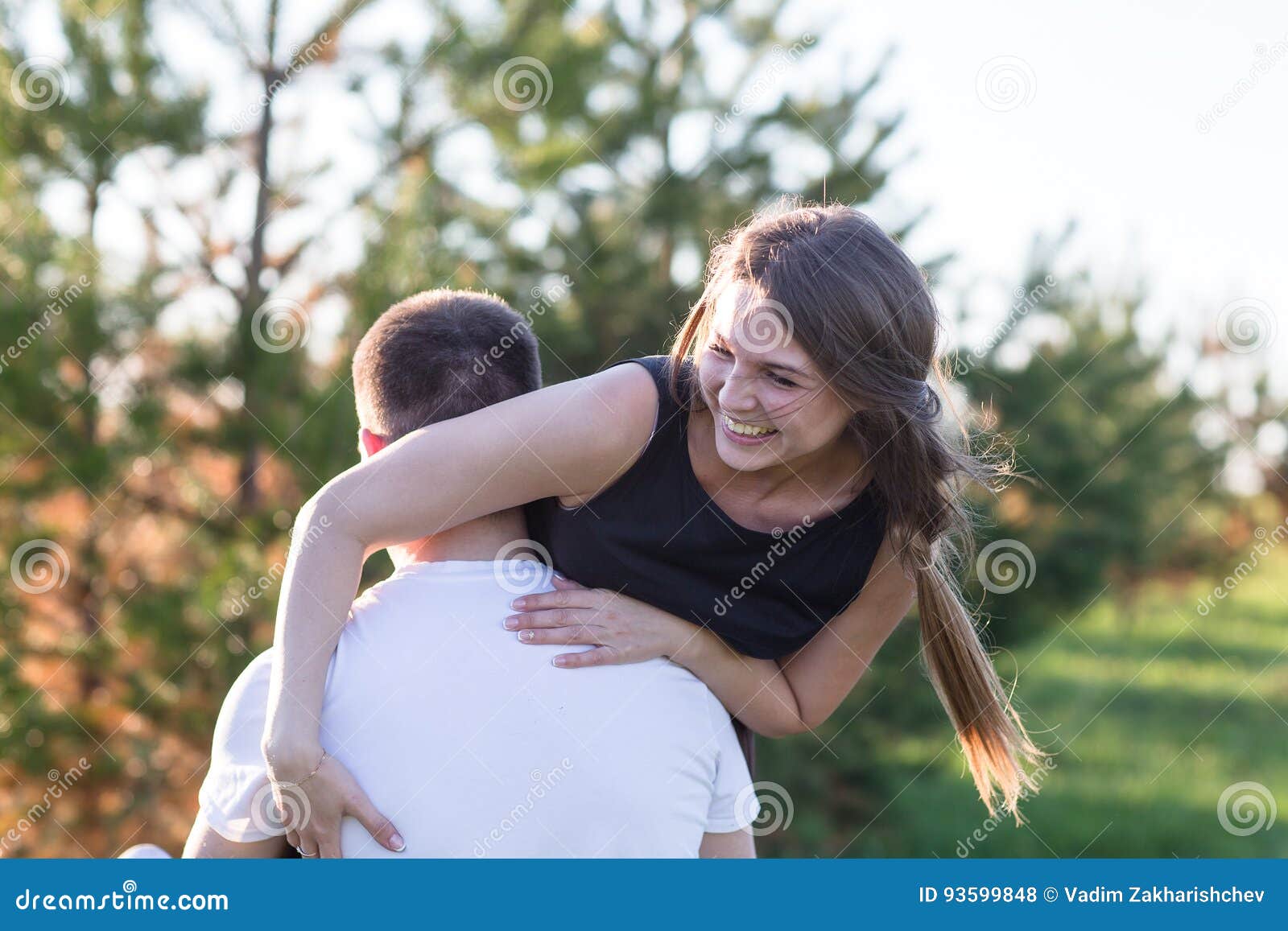Beaux couples heureux photo stock. Image du hommes, beauté - 93599848