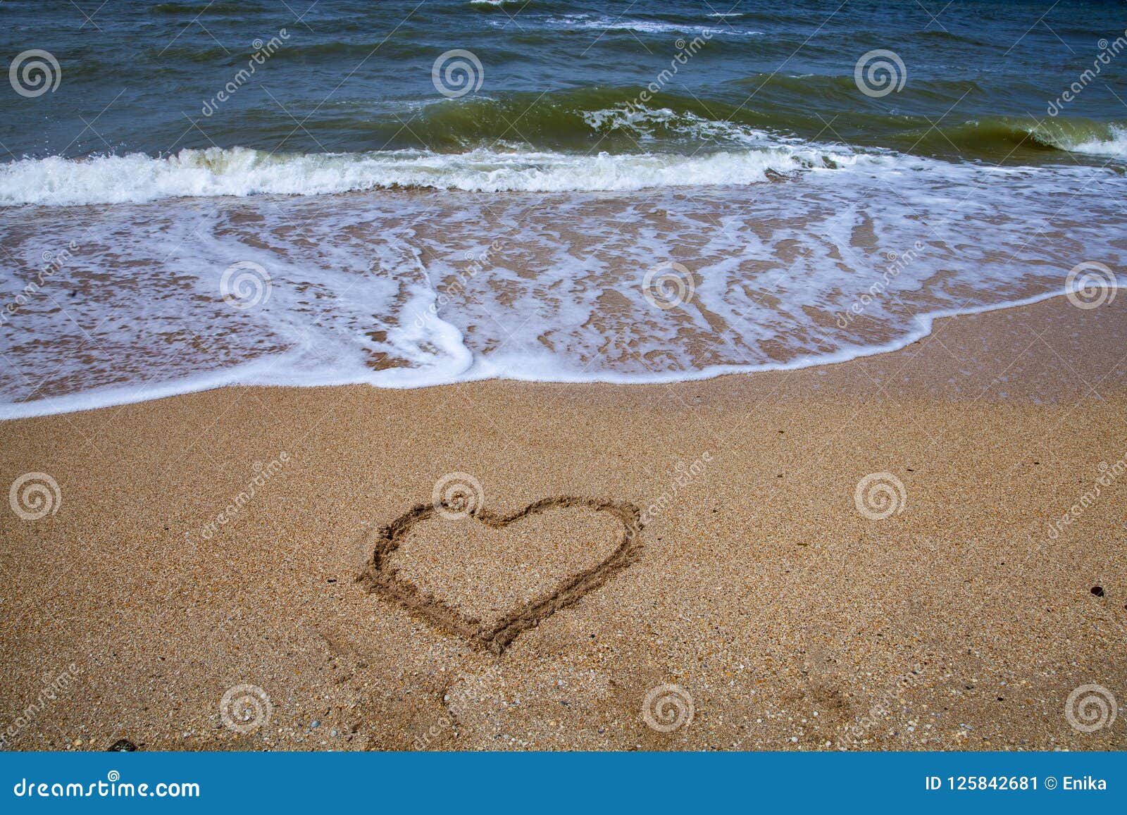 Beaux Plage Et Ressac De Mer Image stock - Image du scène, océan: 125842681