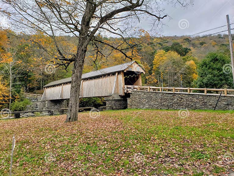 Beaverkill Covered Bridge stock image. Image of autumn - 135803719