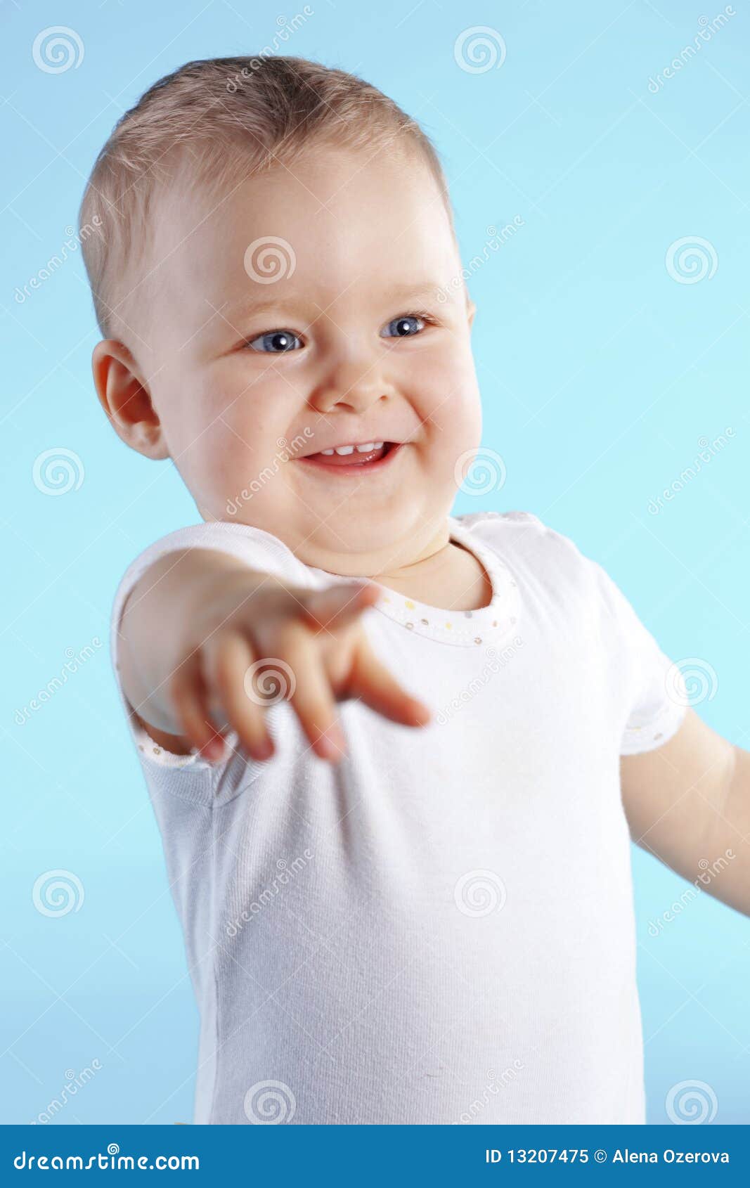 Bebé imagen de archivo. Imagen de retrato, inocente, hermoso - 13207475