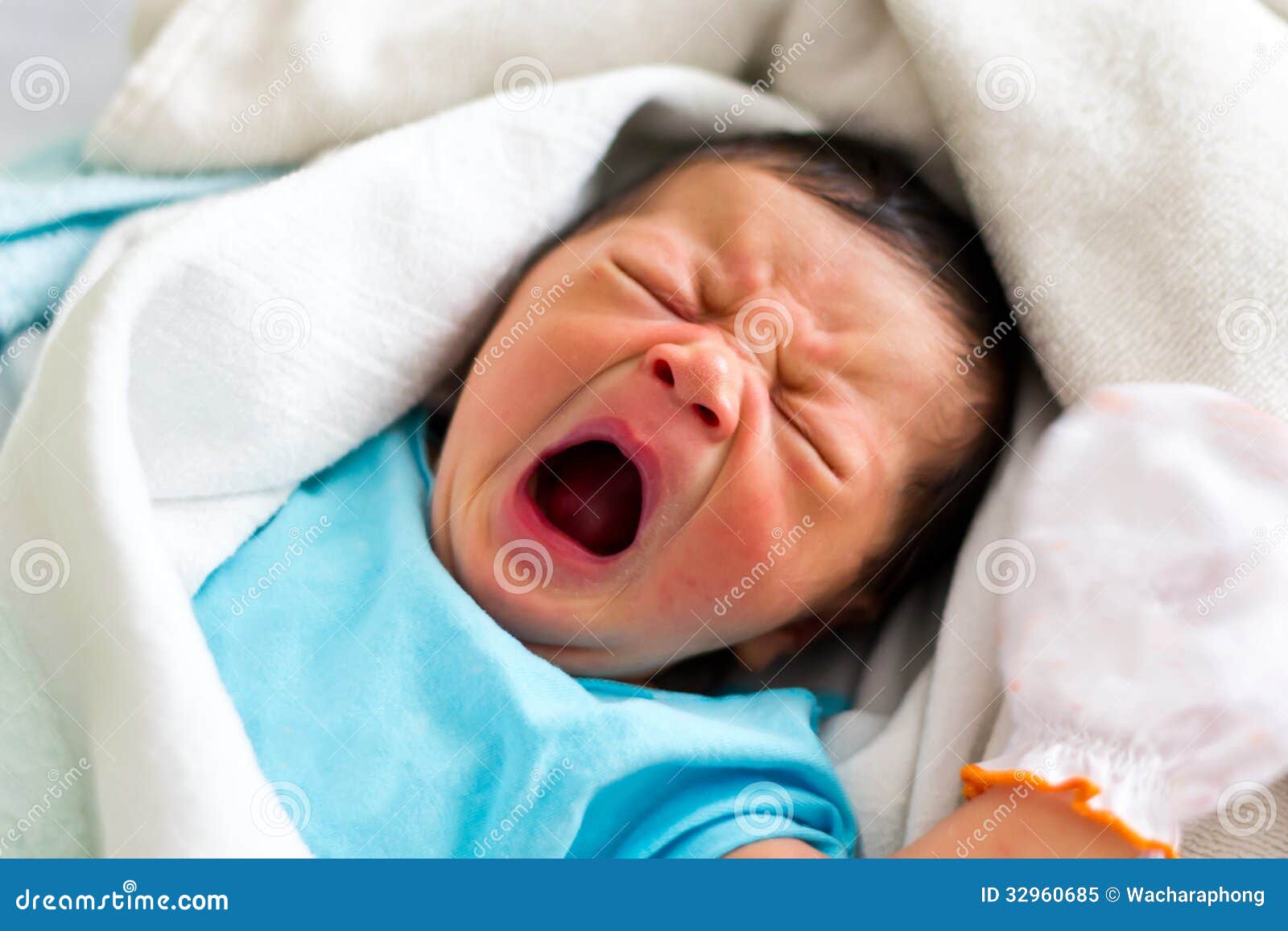 Bebé imagen de archivo. Imagen de asustado, newborn, nuevo - 32960685