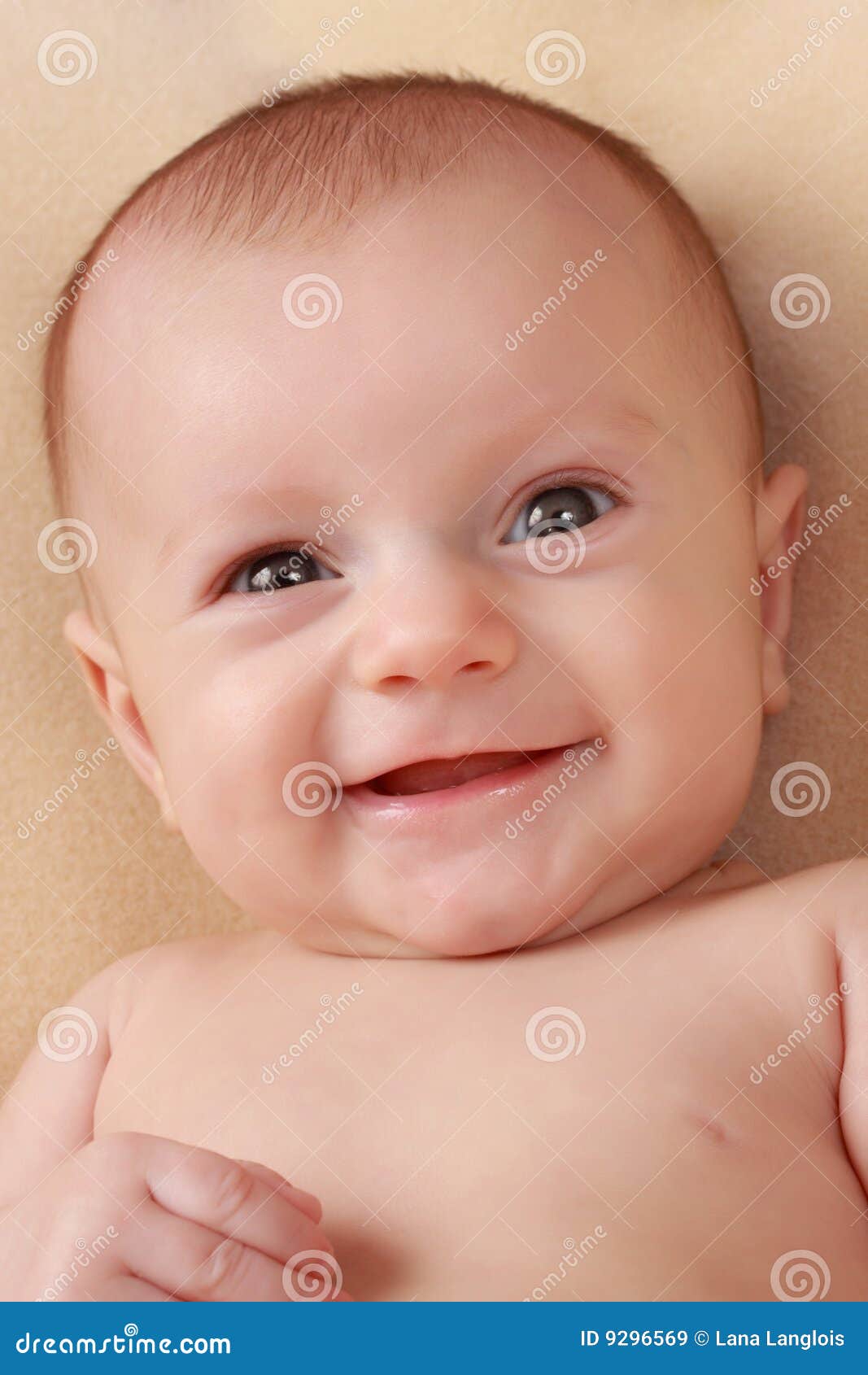 Bebé caucásico feliz imagen de archivo. Imagen de humano - 9296569