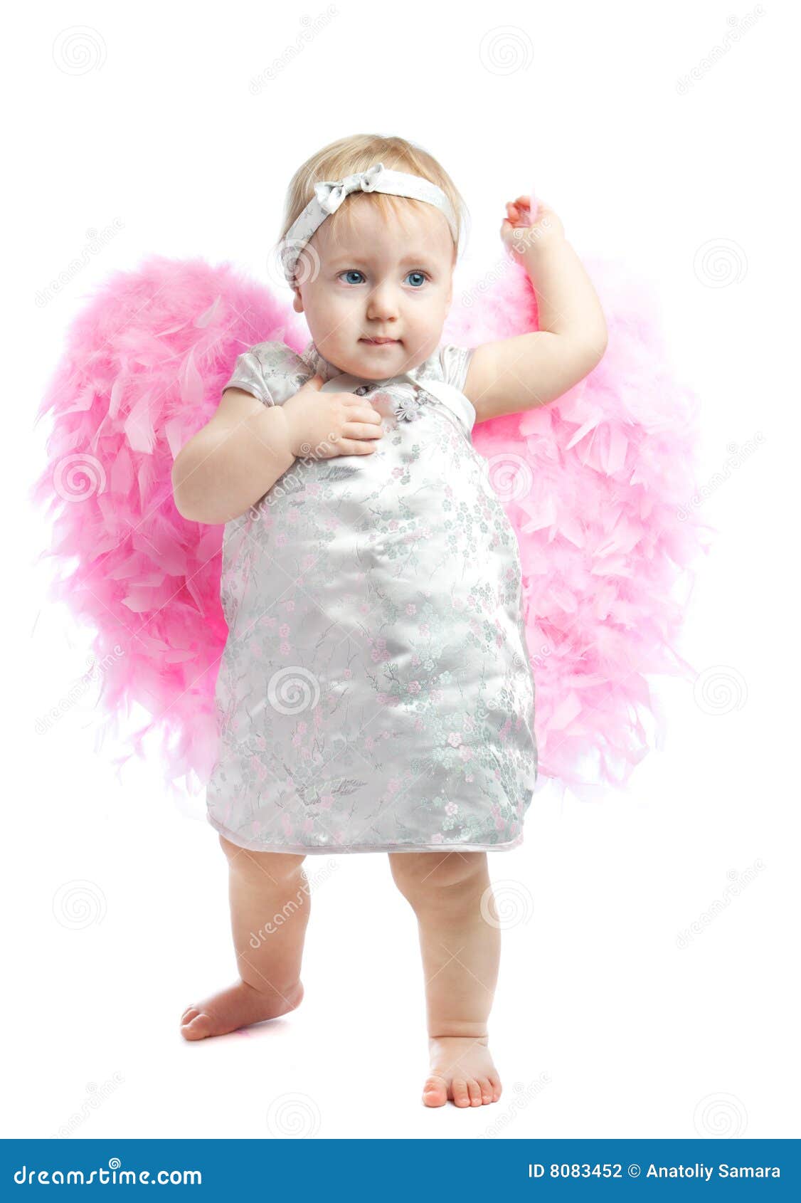 Bebé con las alas foto de archivo. Imagen de arqueamiento - 8083452