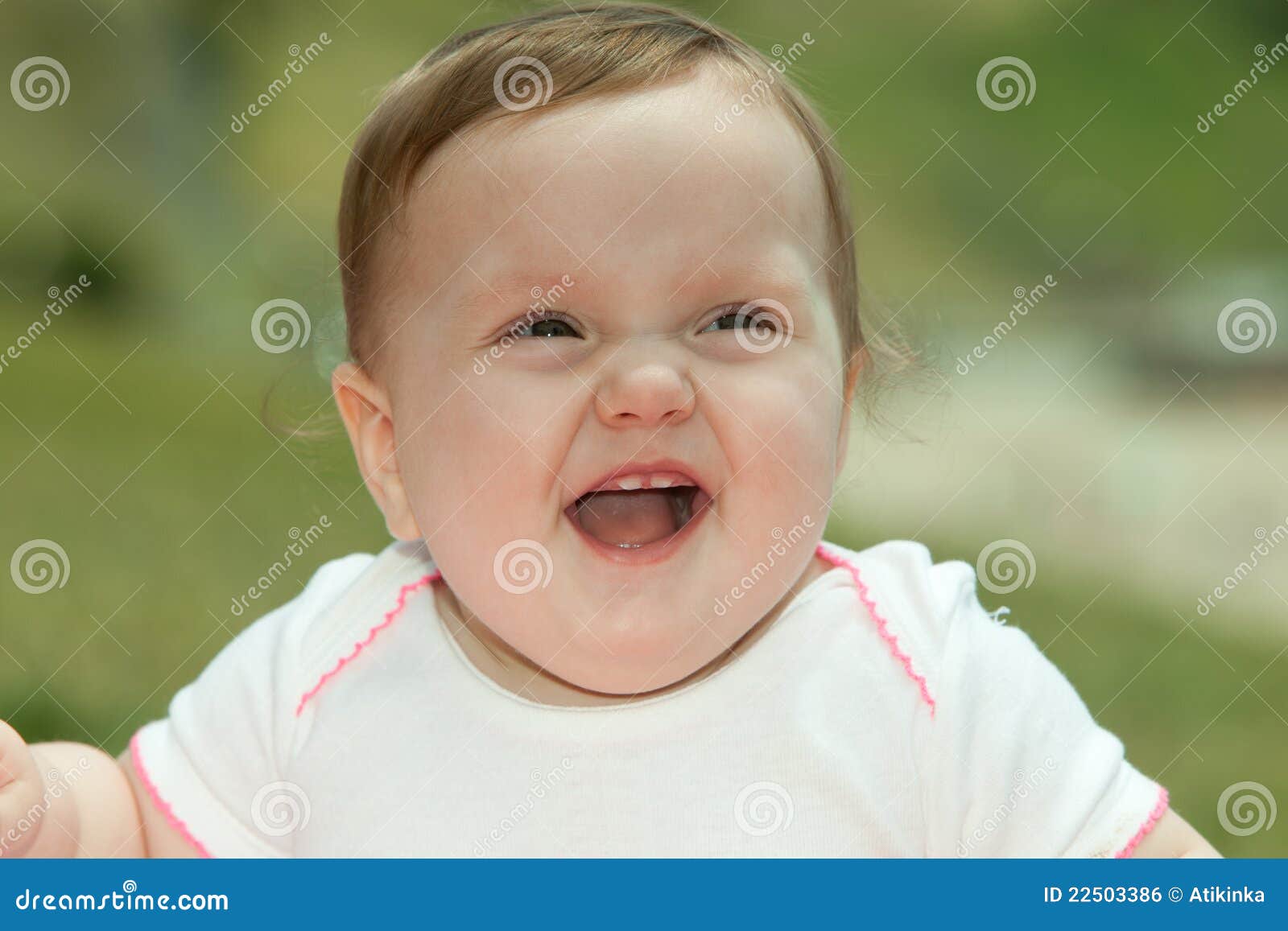 Bebé de risa foto de archivo. Imagen de afuera, risa - 22503386