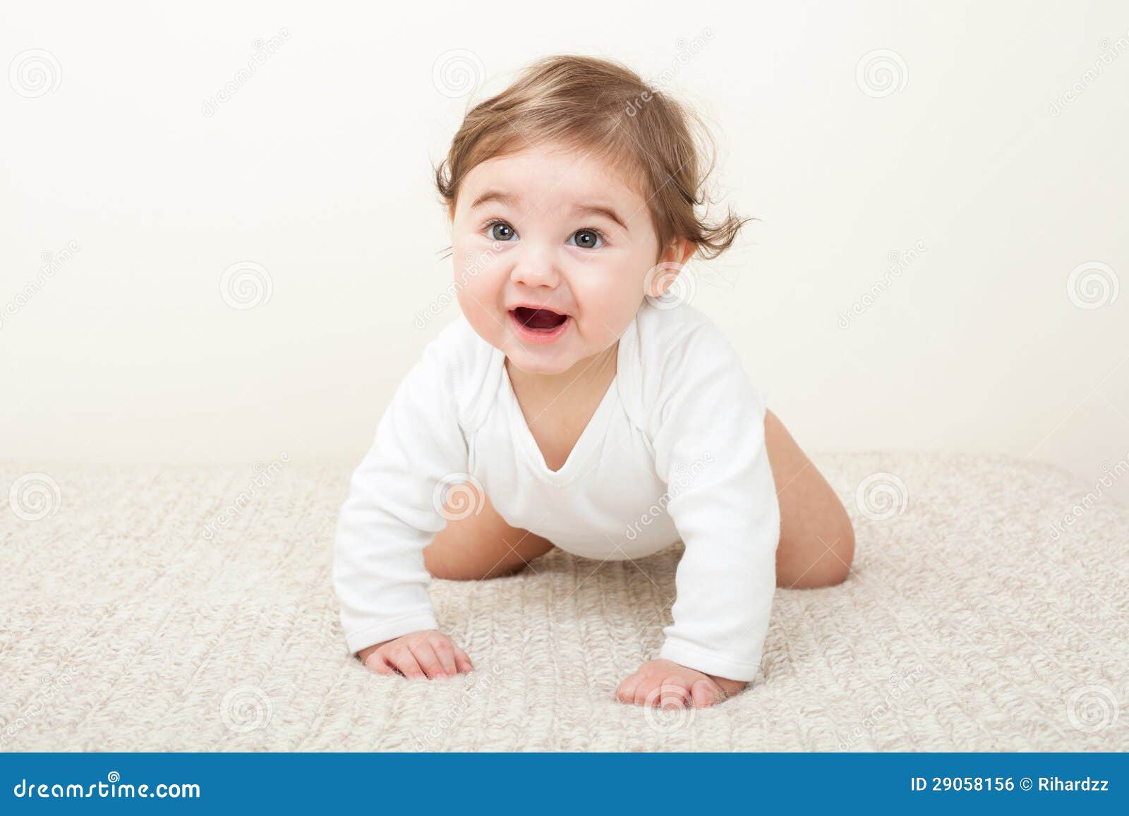 Bebé de risa foto de archivo. Imagen de sano, poco, mentira - 29058156