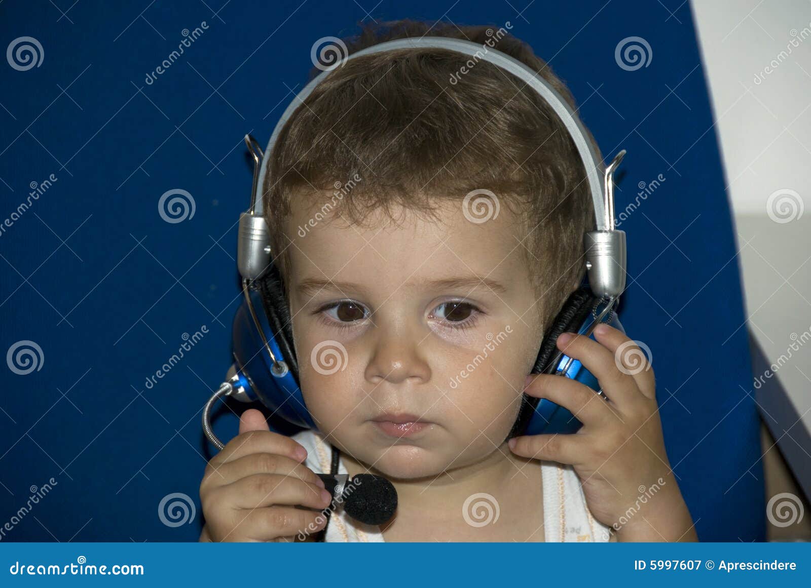 Bebé DJ imagen de archivo. Imagen de inocente, infancia - 5997607