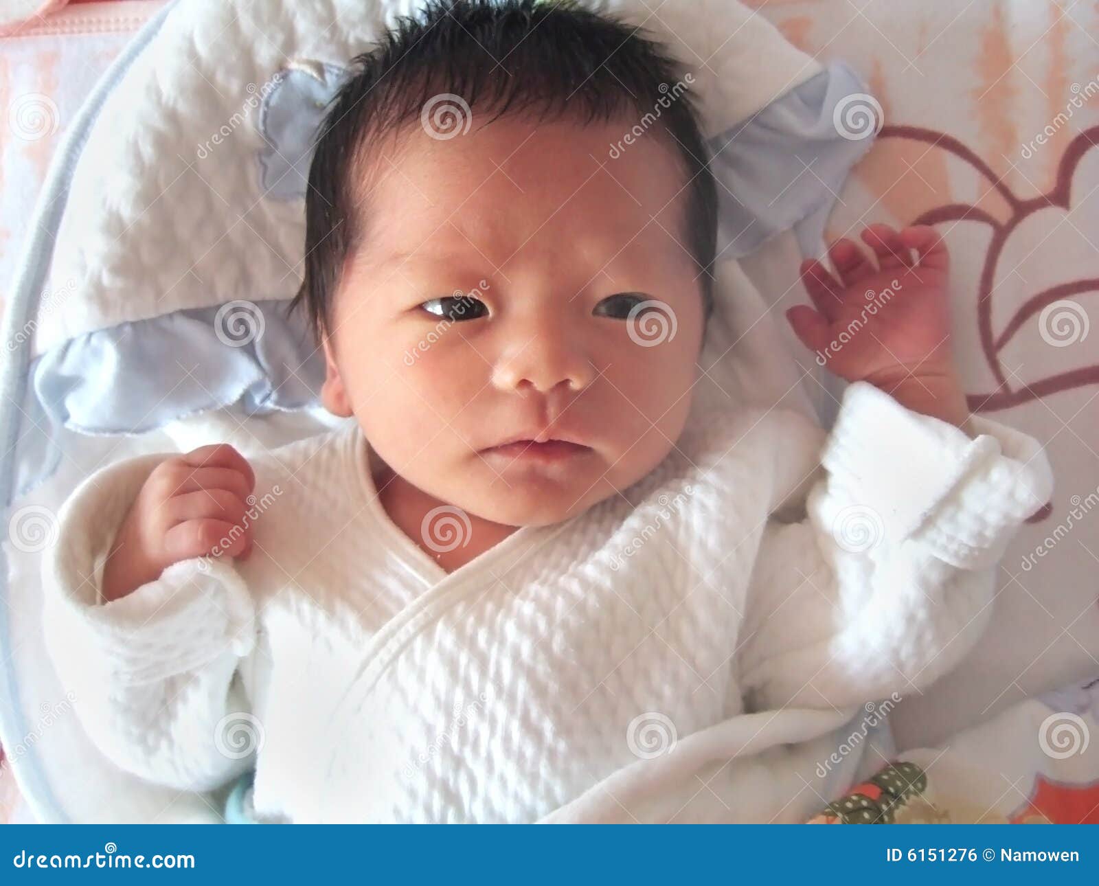 Bebé encantador foto de archivo. Imagen de azul, encantador - 6151276