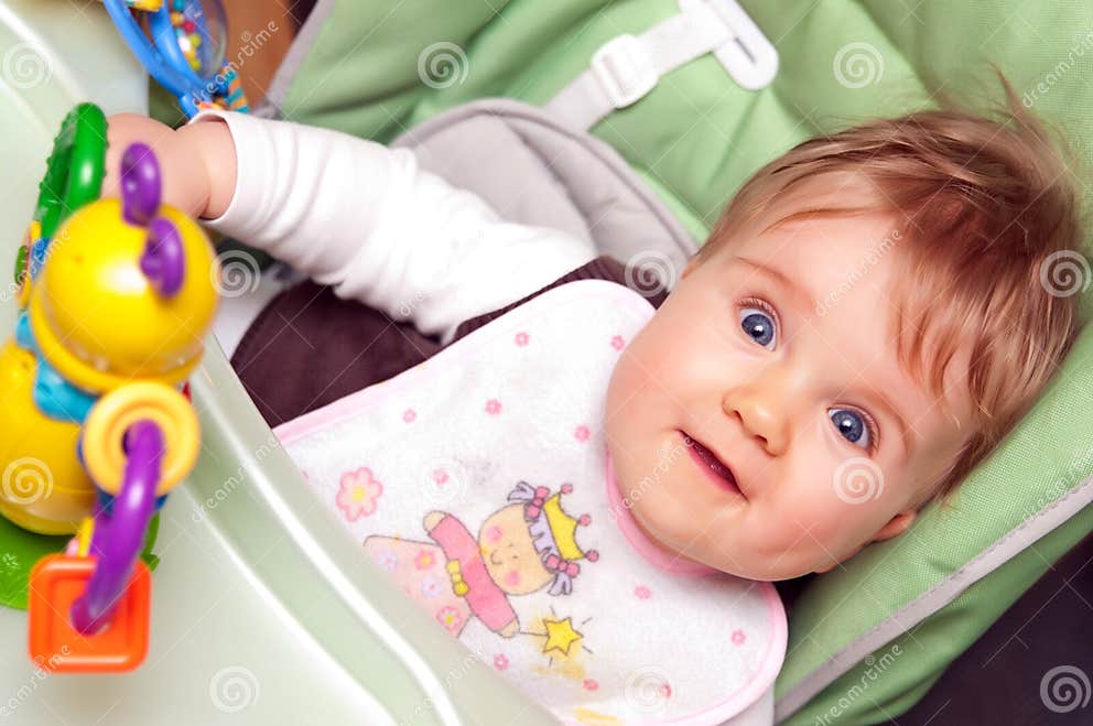 Bebé espantado foto de stock. Imagem de assento, colorido - 16903948