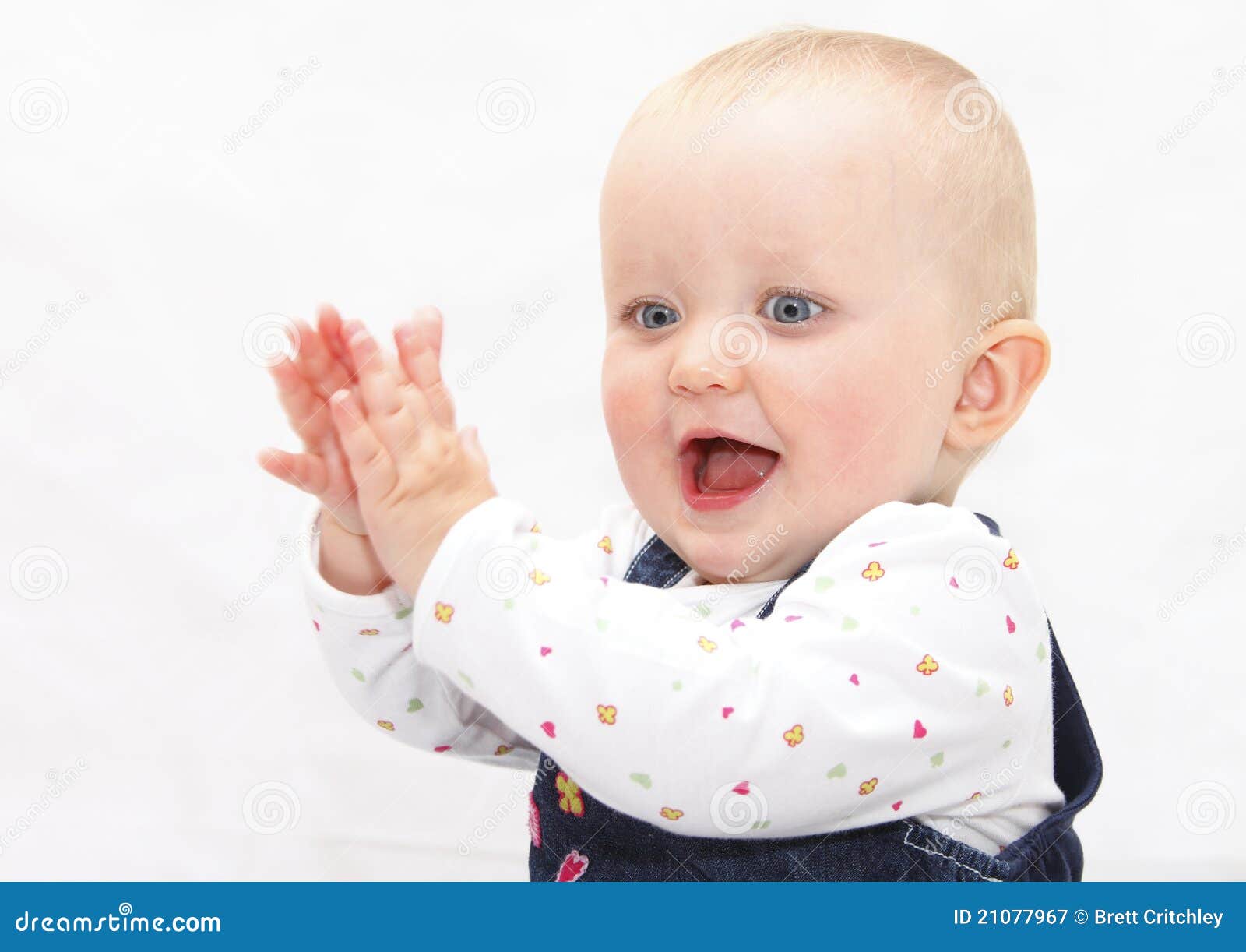 Bebé feliz imagen de archivo. Imagen de blanco, sonriente - 21077967