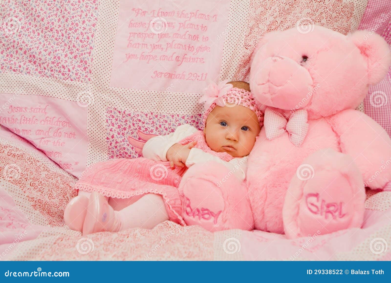 Bebé Na Cobertura Cor-de-rosa Foto de Stock - Imagem de caucasiano ...