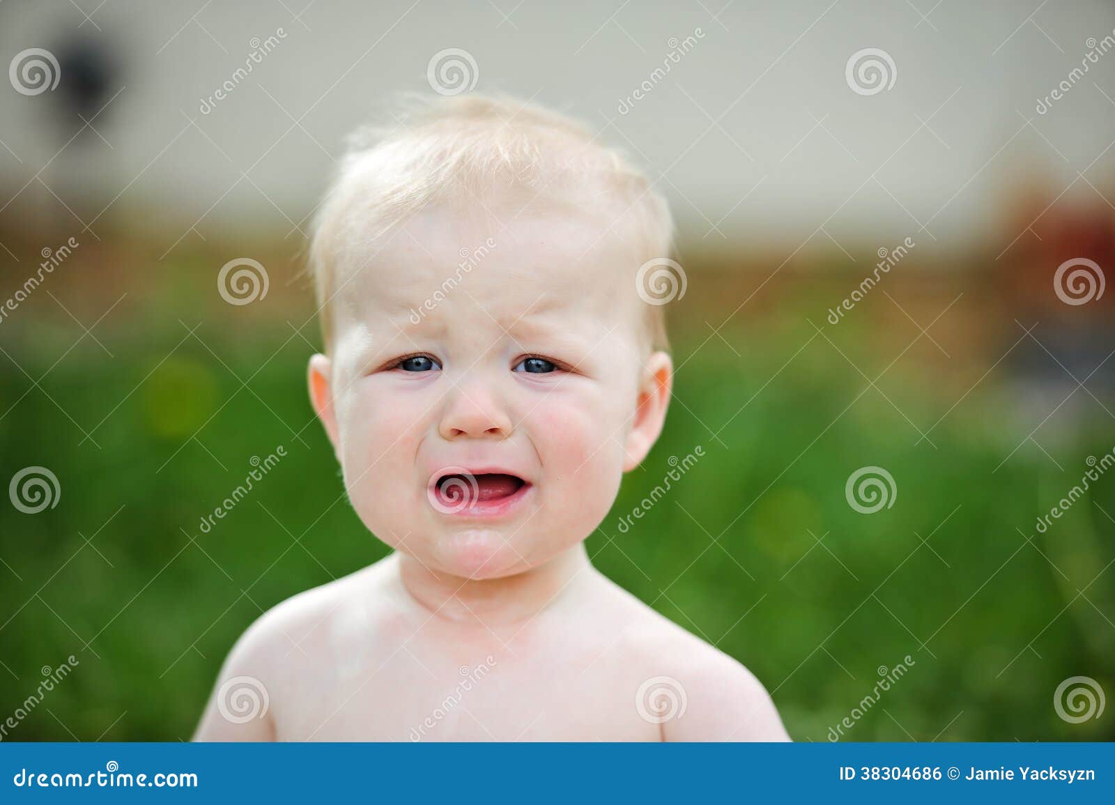 Bebé rubio irritable foto de archivo. Imagen de infante - 38304686