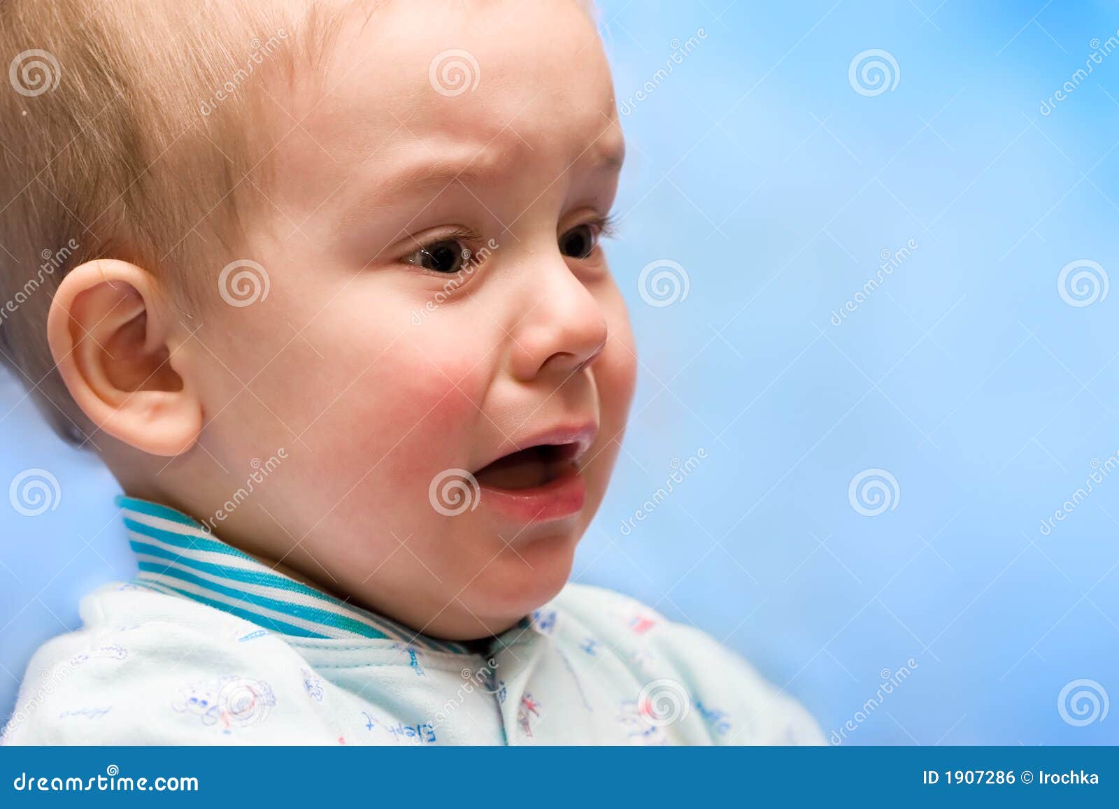 Bebé Scared foto de stock. Imagem de macho, receoso, branco - 1907286