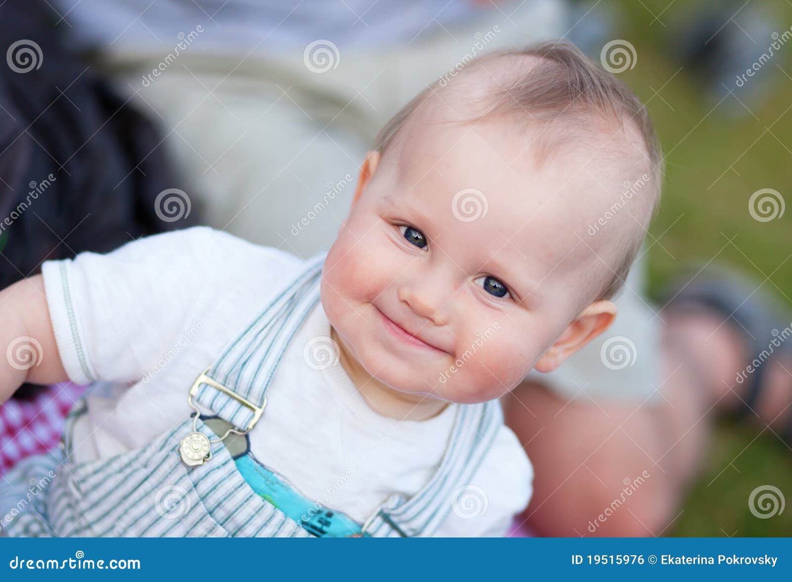 Bebé sonriente adorable foto de archivo. Imagen de primer - 19515976