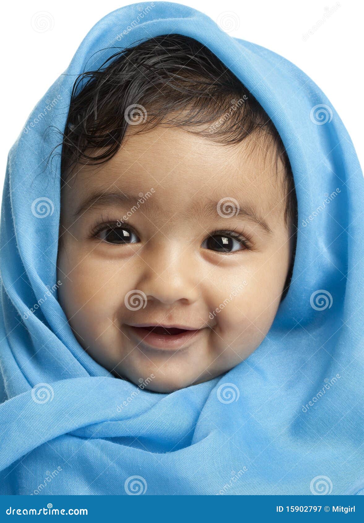 Bebé Sonriente Cubierto En Manta Azul Imagen de archivo - Imagen de ...