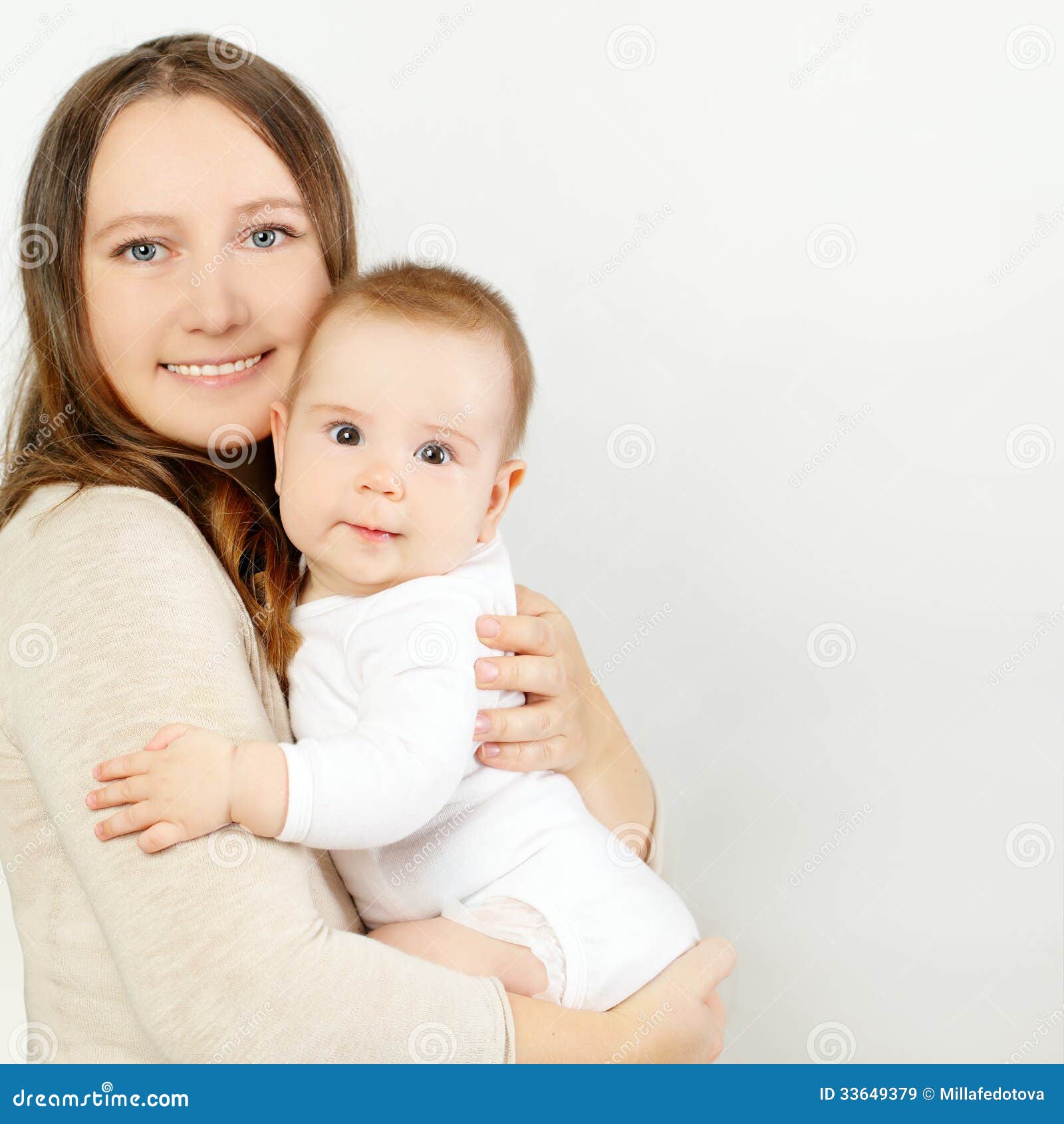 Bebé y momia, amor imagen de archivo. Imagen de amor - 33649379