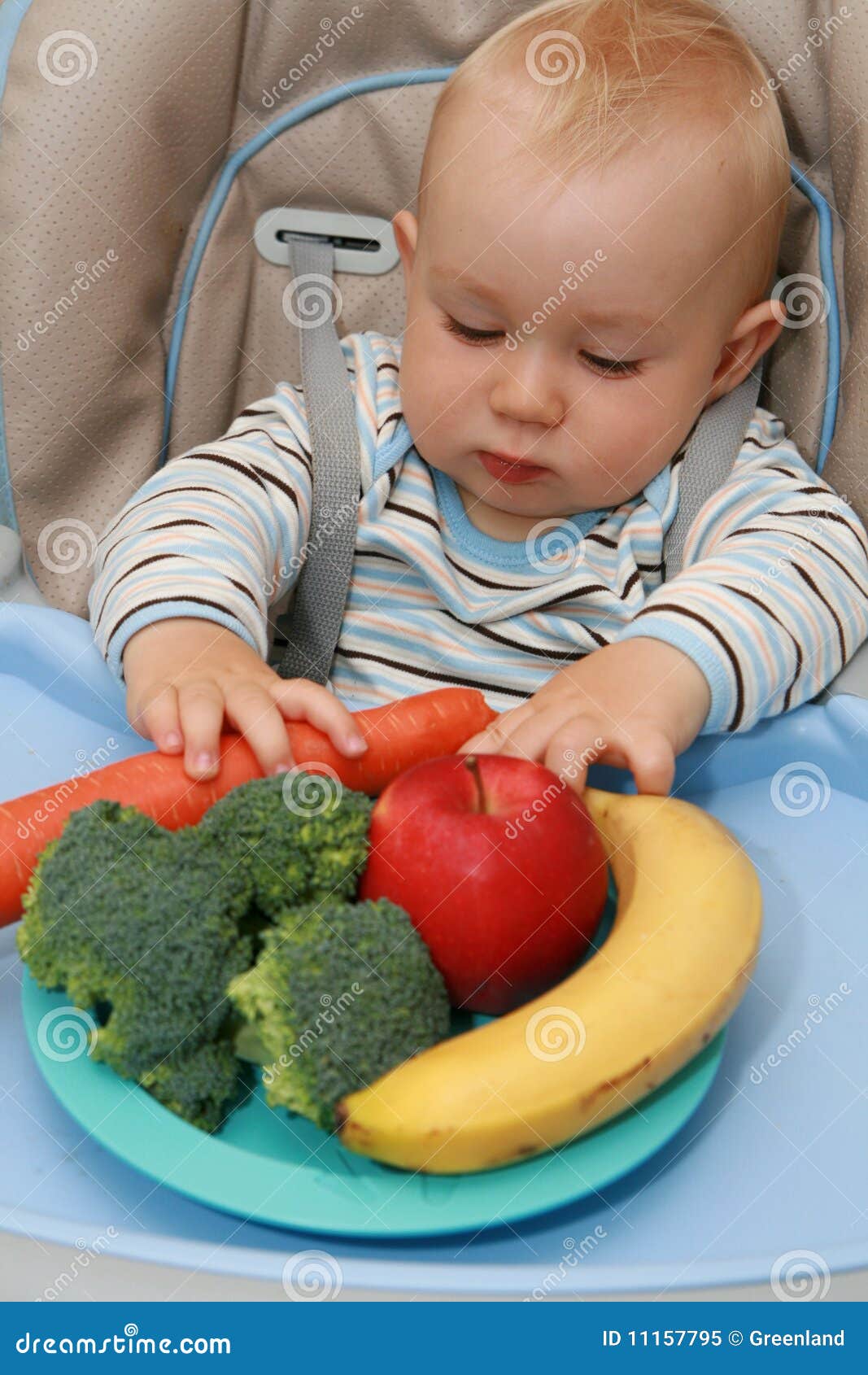 Bebê e alimento saudável imagem de stock. Imagem de punho - 11157795