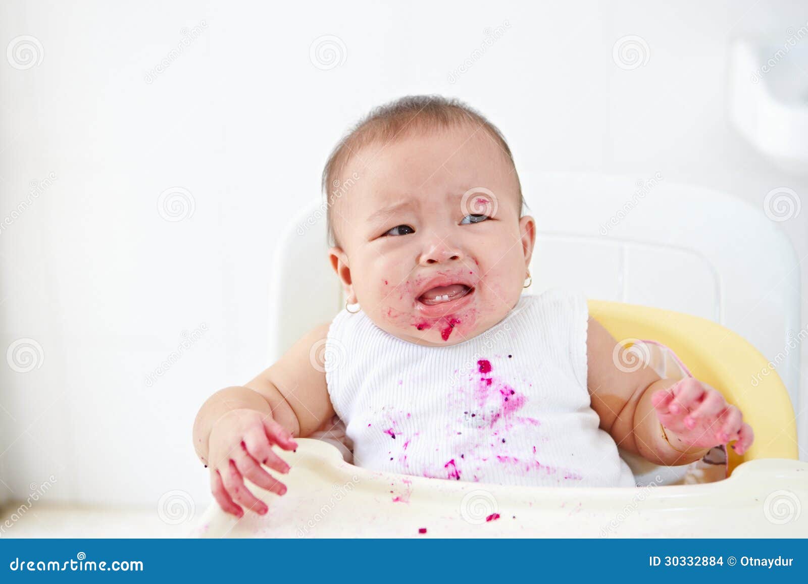 Bebê irritado e grito foto de stock. Imagem de fofofo - 30332884