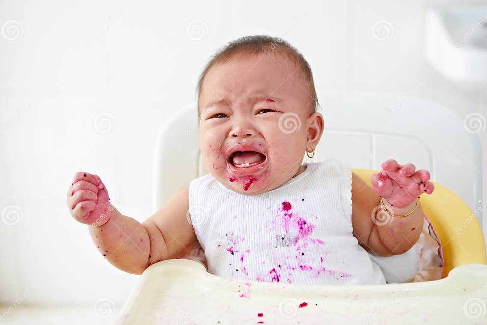 Bebê irritado e grito imagem de stock. Imagem de infante - 30351487