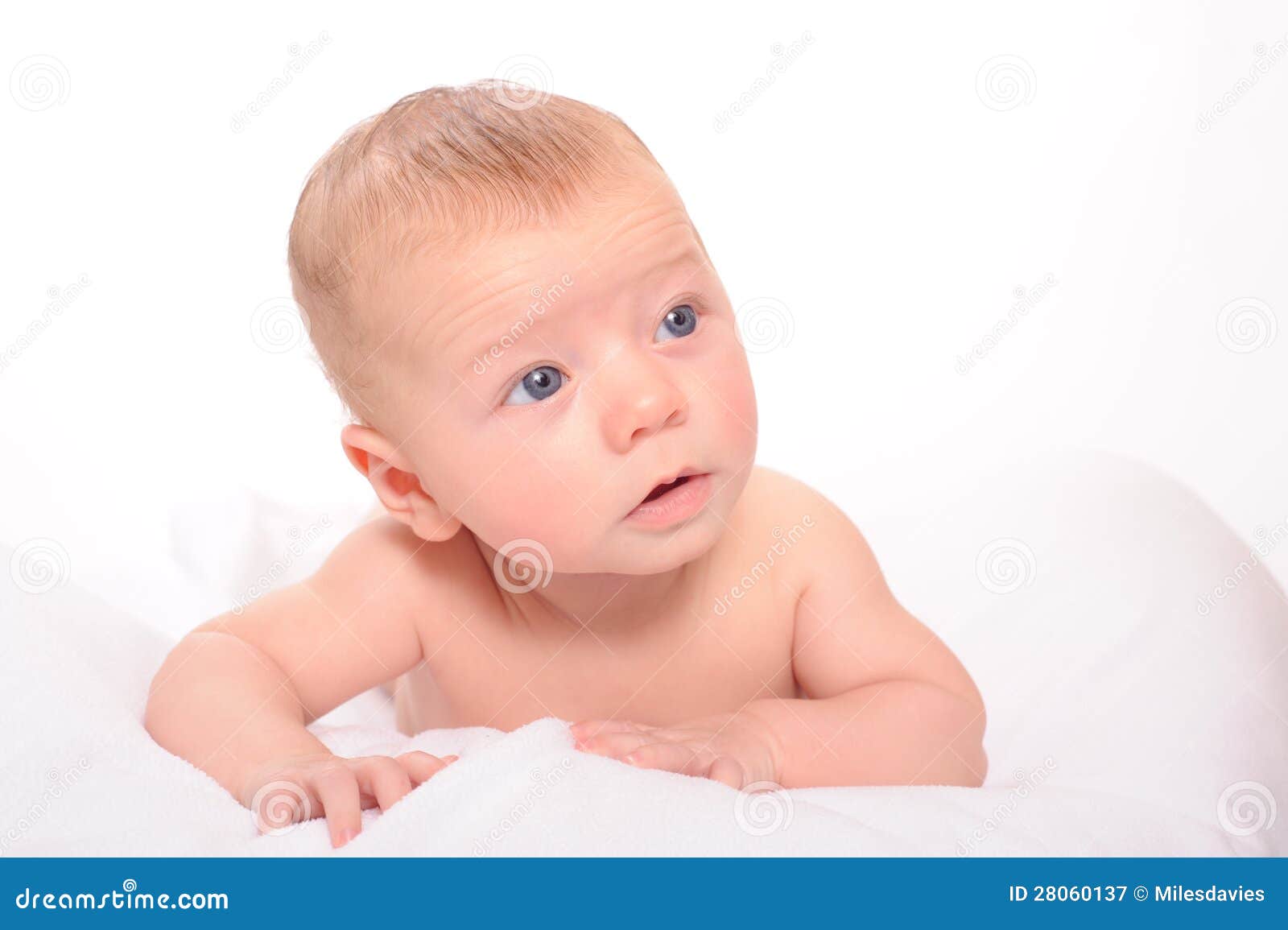 Beb? que mira a la derecha imagen de archivo. Imagen de feliz - 28060137