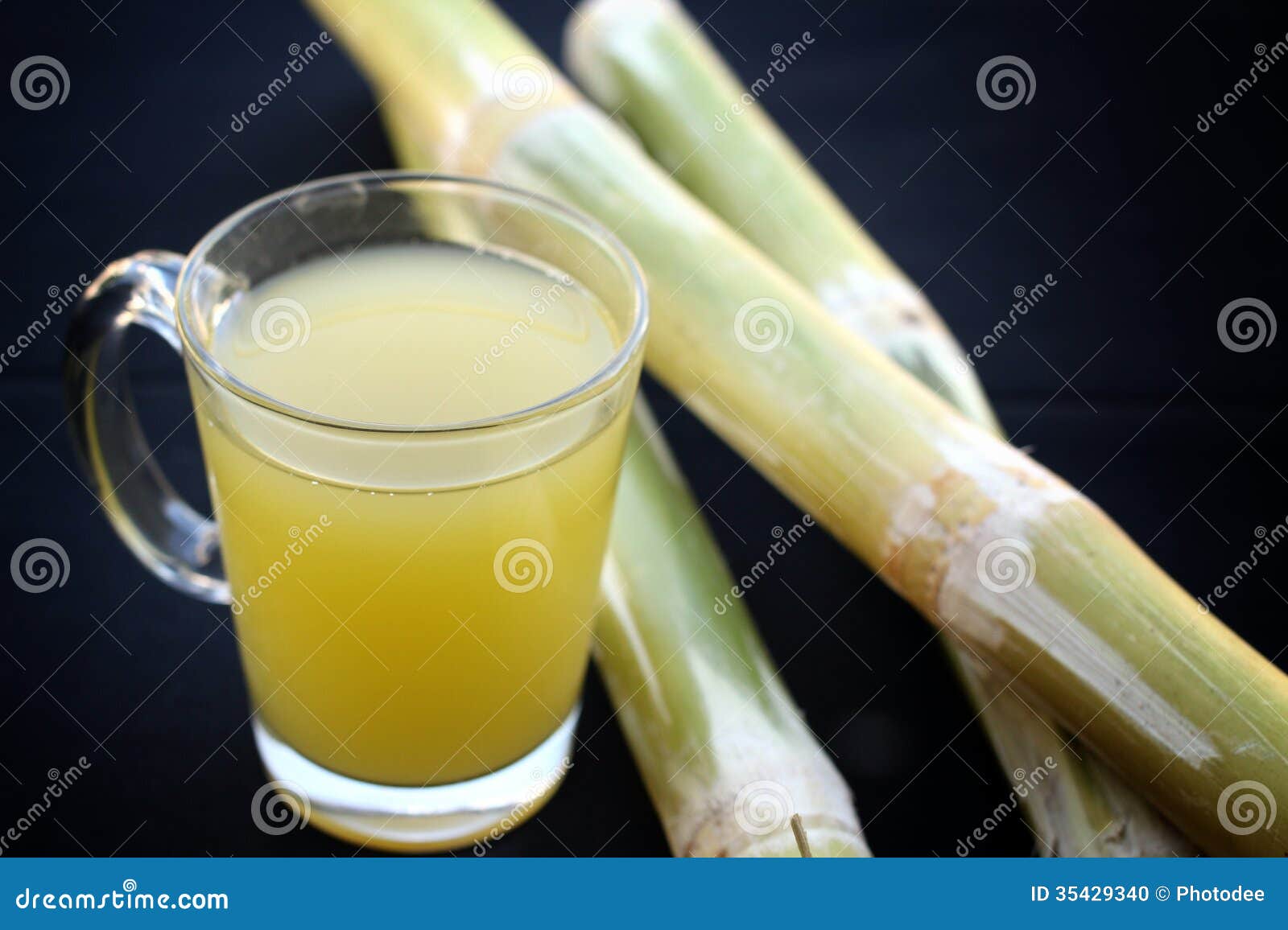 Bebe la caña de azúcar. foto de archivo. Imagen de remolocha - 35429340