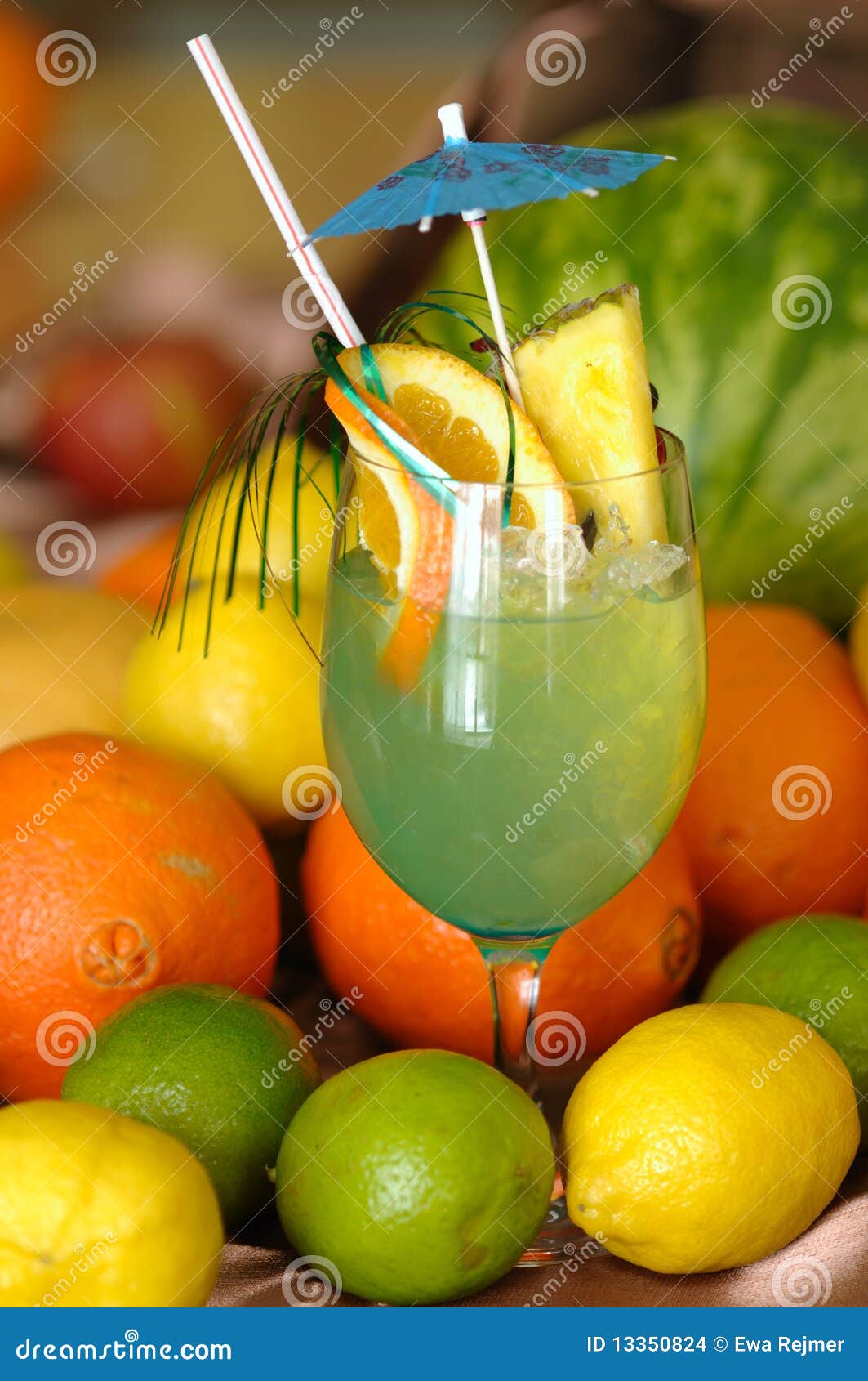 Bebida azul da lagoa foto de stock. Imagem de coquetel - 13350824