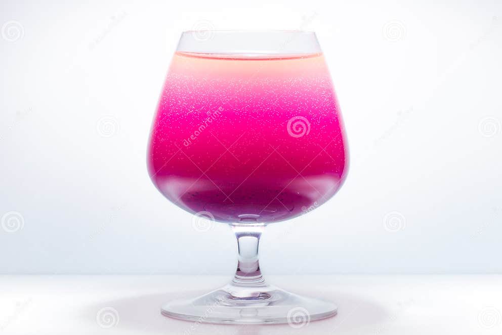 Bebida Cor-de-rosa Do Cocktail Imagem de Stock - Imagem de bebida ...