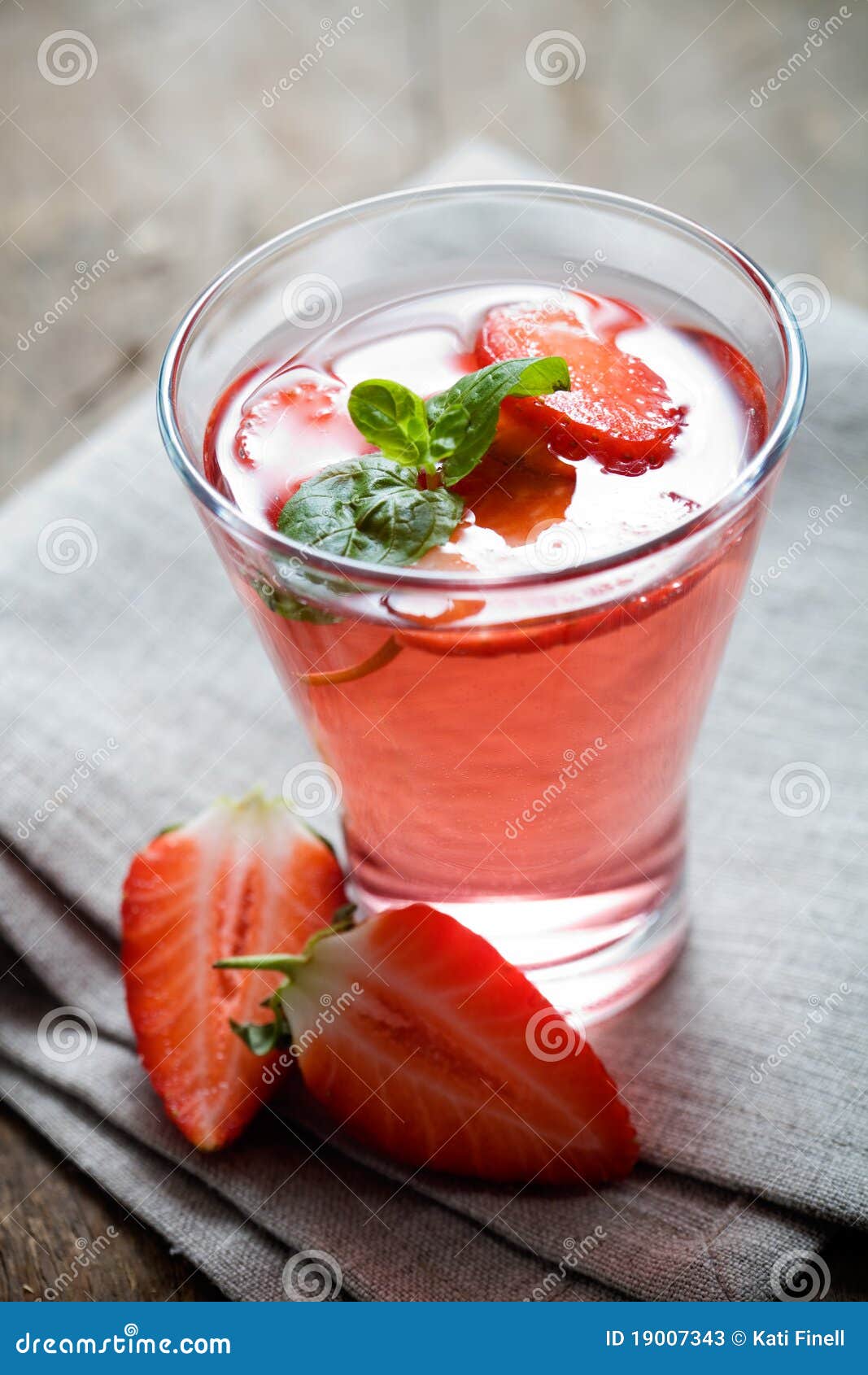 Bebida de la fresa imagen de archivo. Imagen de nonalcoholic - 19007343