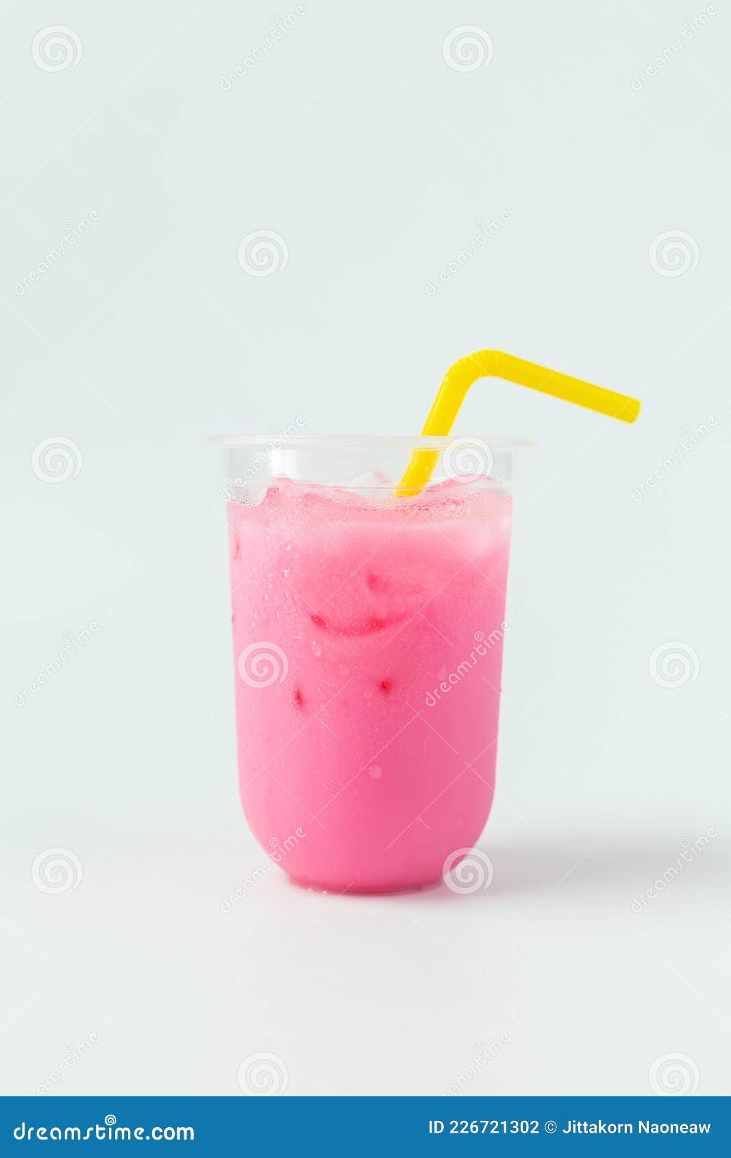 Bebida De Leche Rosa Con Fondo Blanco Foto de archivo - Imagen de ...