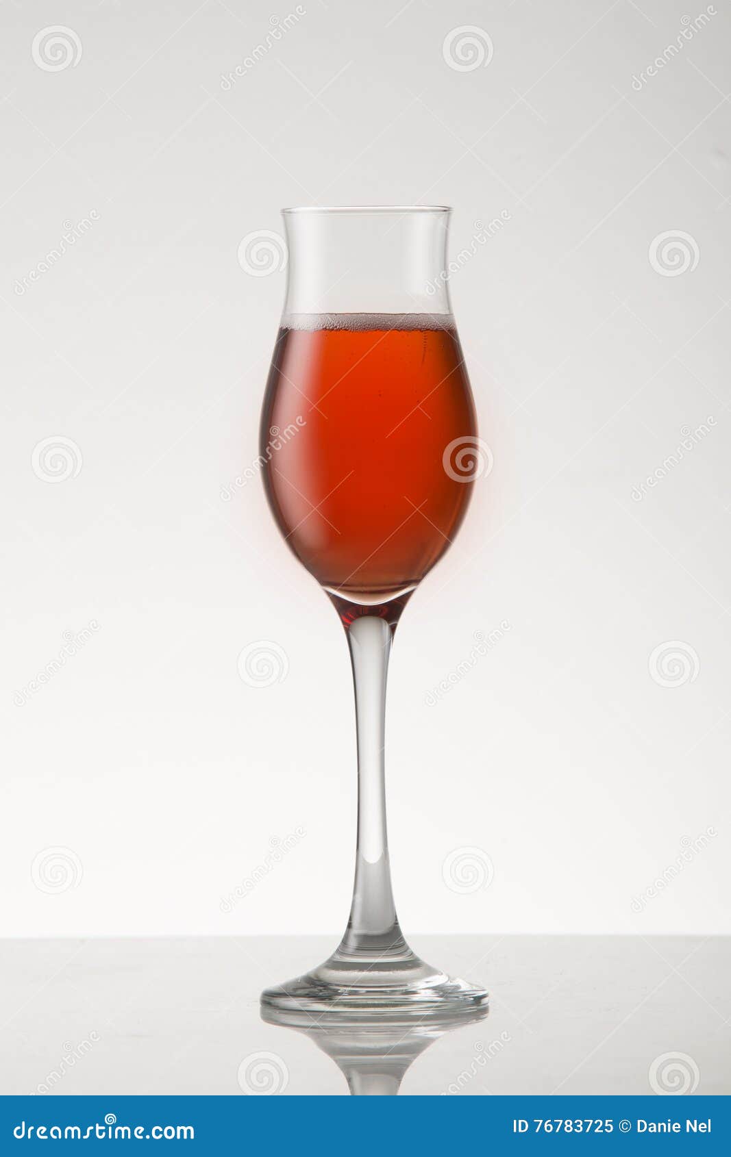 Bebida rosada imagen de archivo. Imagen de copas, vino - 76783725