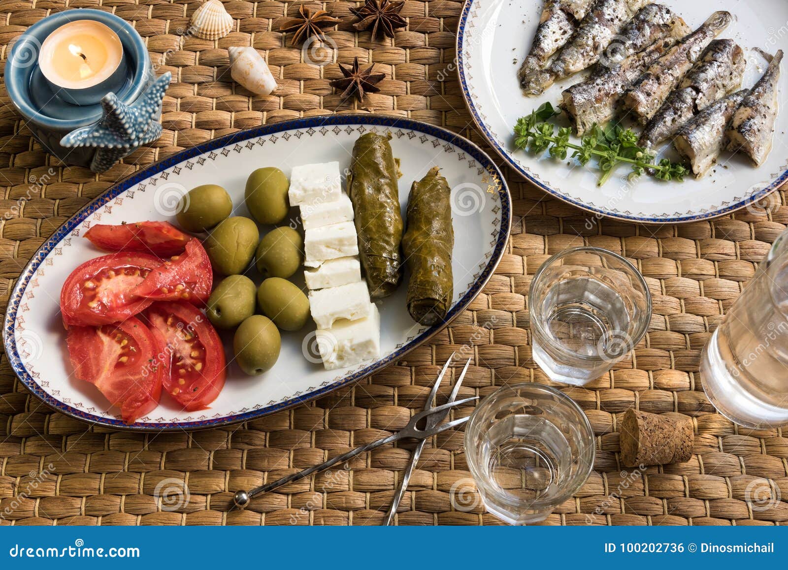 Bebida Tradicional Ouzo O Raki Foto de archivo - Imagen de turco ...