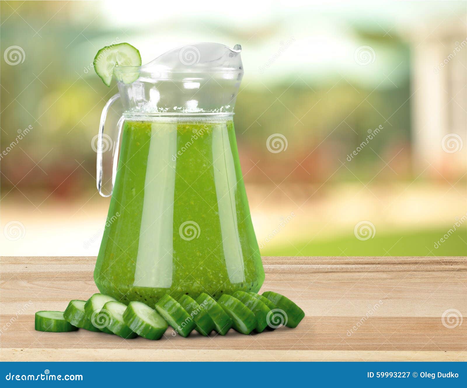 Bebida verde imagen de archivo. Imagen de blanco, cristal - 59993227