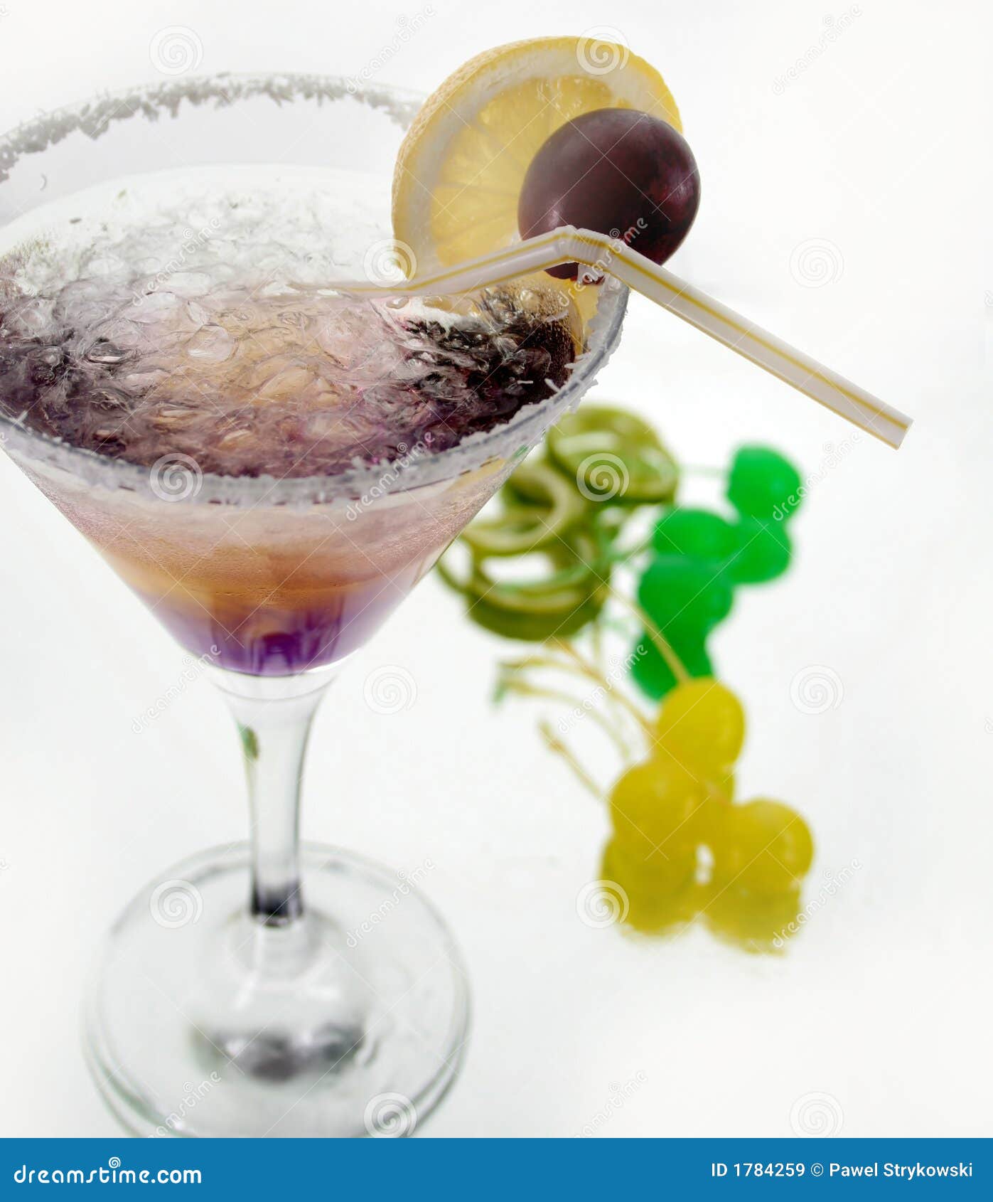 Bebida violeta fría imagen de archivo. Imagen de restaurante - 1784259