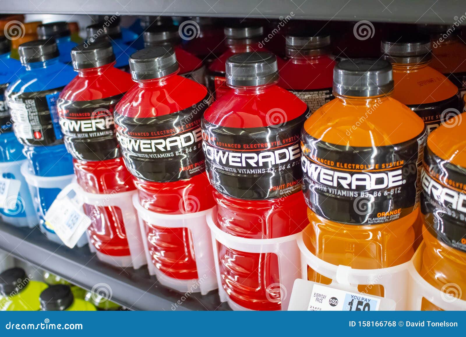 Bebidas De Poder En La Tienda Foto de archivo editorial - Imagen de ...