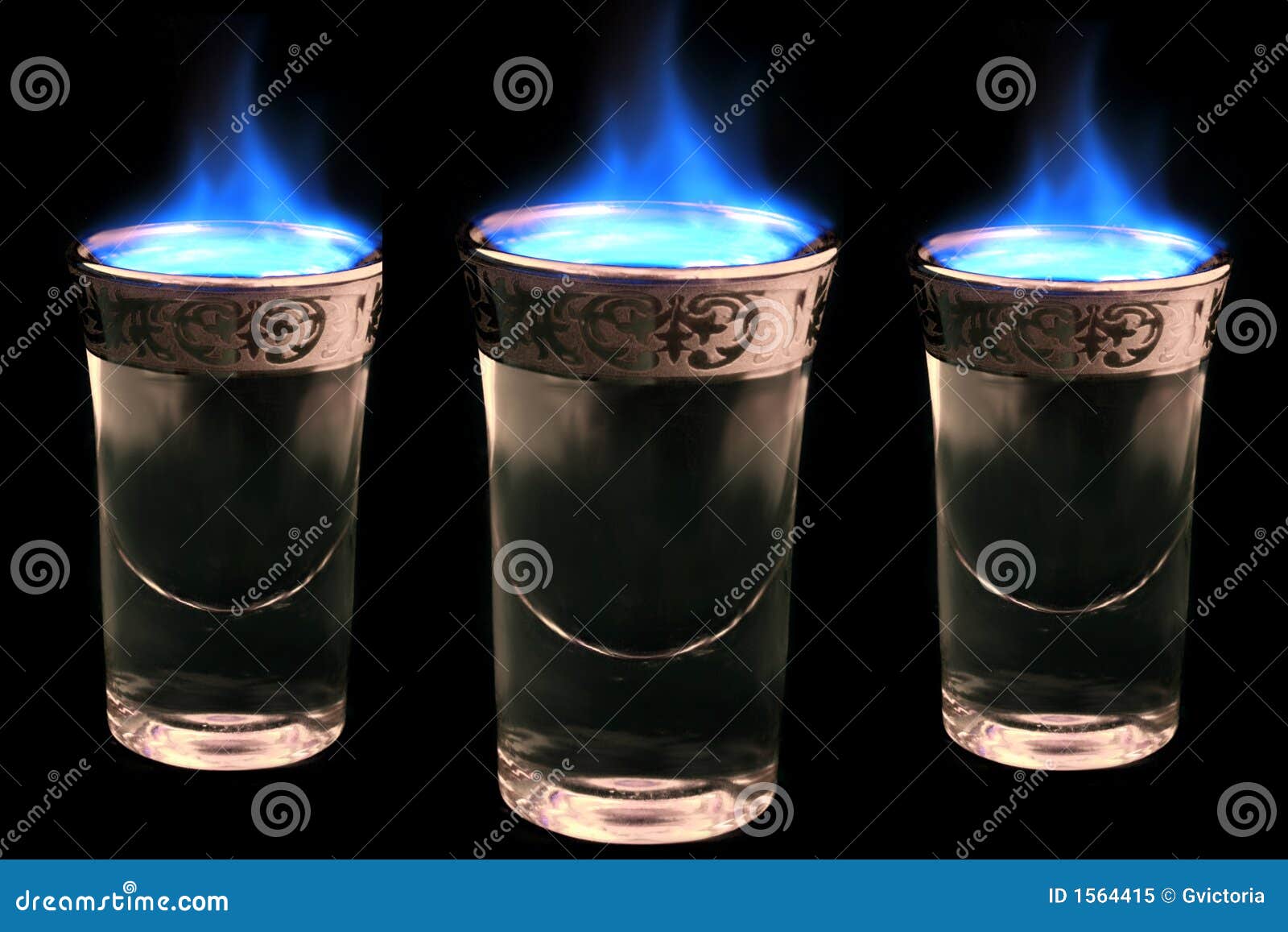 Bebidas el flamear imagen de archivo. Imagen de tiro, bebida - 1564415