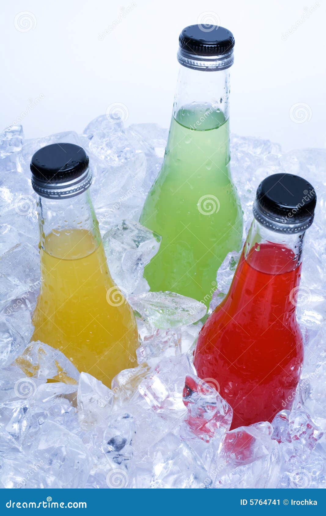 Bebidas frescas imagem de stock. Imagem de frasco, limonada - 5764741