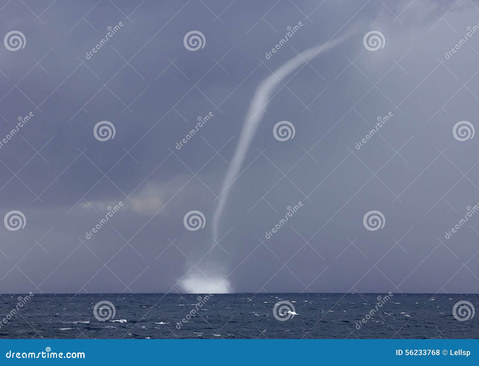 Bec D'eau, Tornade De L'eau, Tornade De L'eau En Mer Photo stock ...