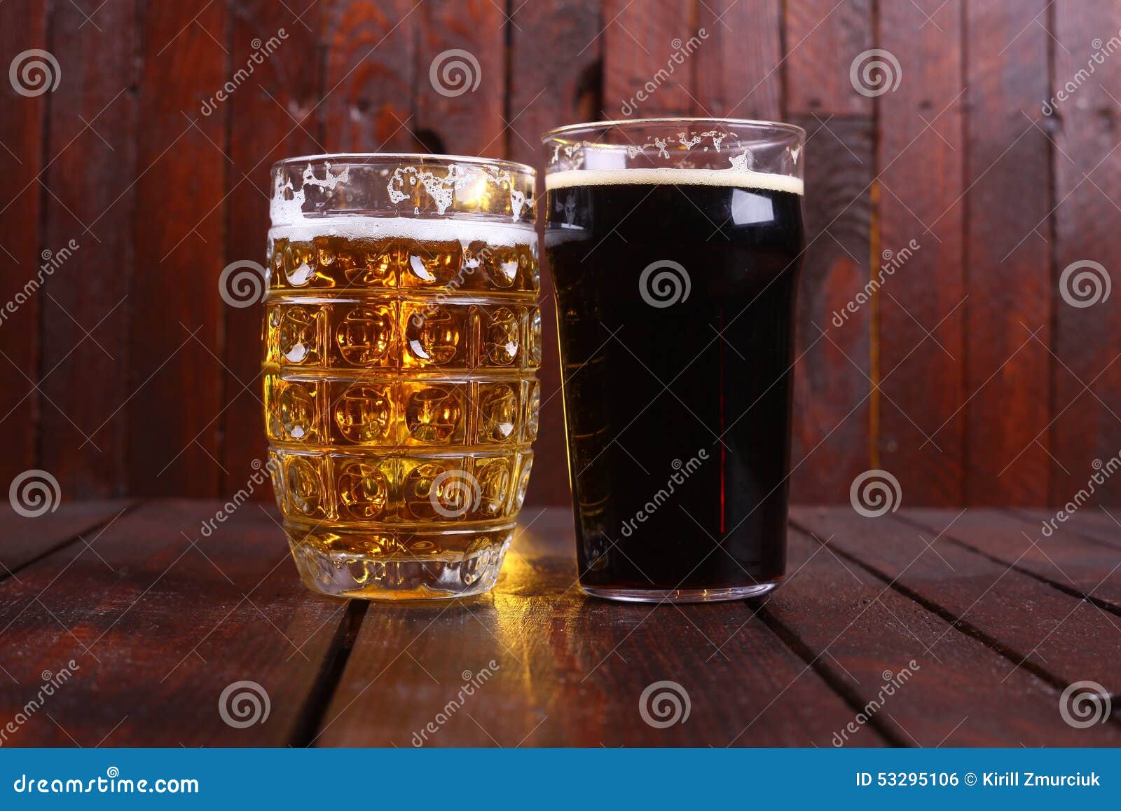 Becher Und Halbes Liter Bier Stockfoto - Bild von tabelle, becher: 53295106