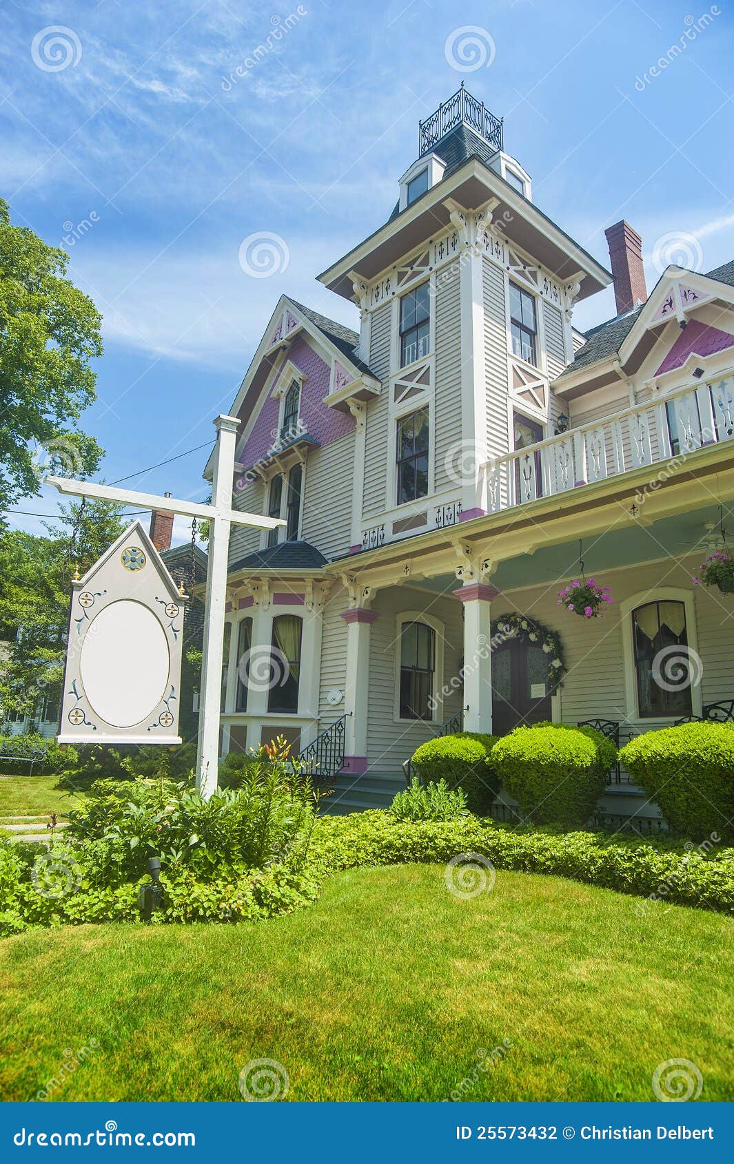 Bed and Breakfast Country Inn Stock Photo - Image of motel, cozy: 25573432