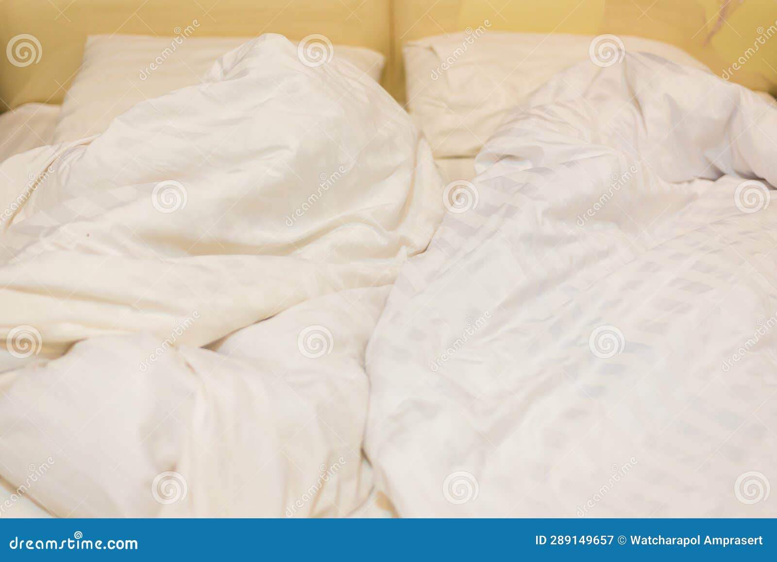 Bedding sheets and pillow stock image. Image of messy - 289149657