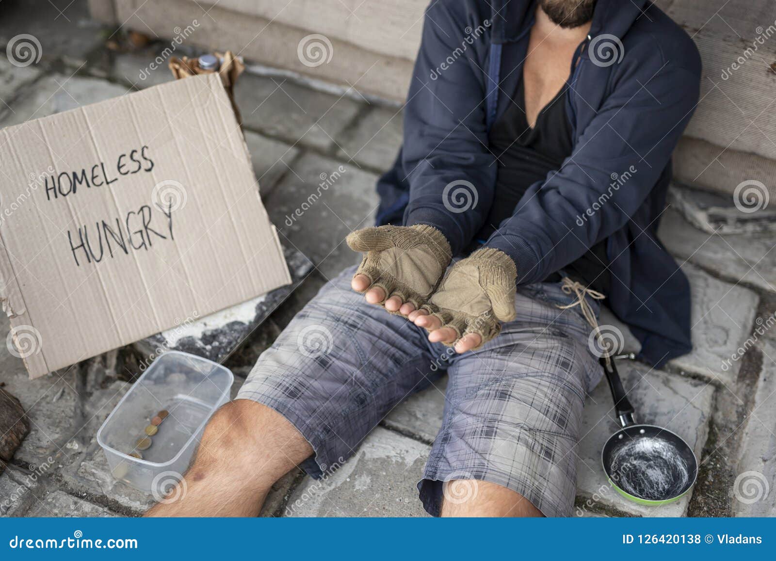 Bedelaar in de straat stock foto. Image of handen, gewijd - 126420138