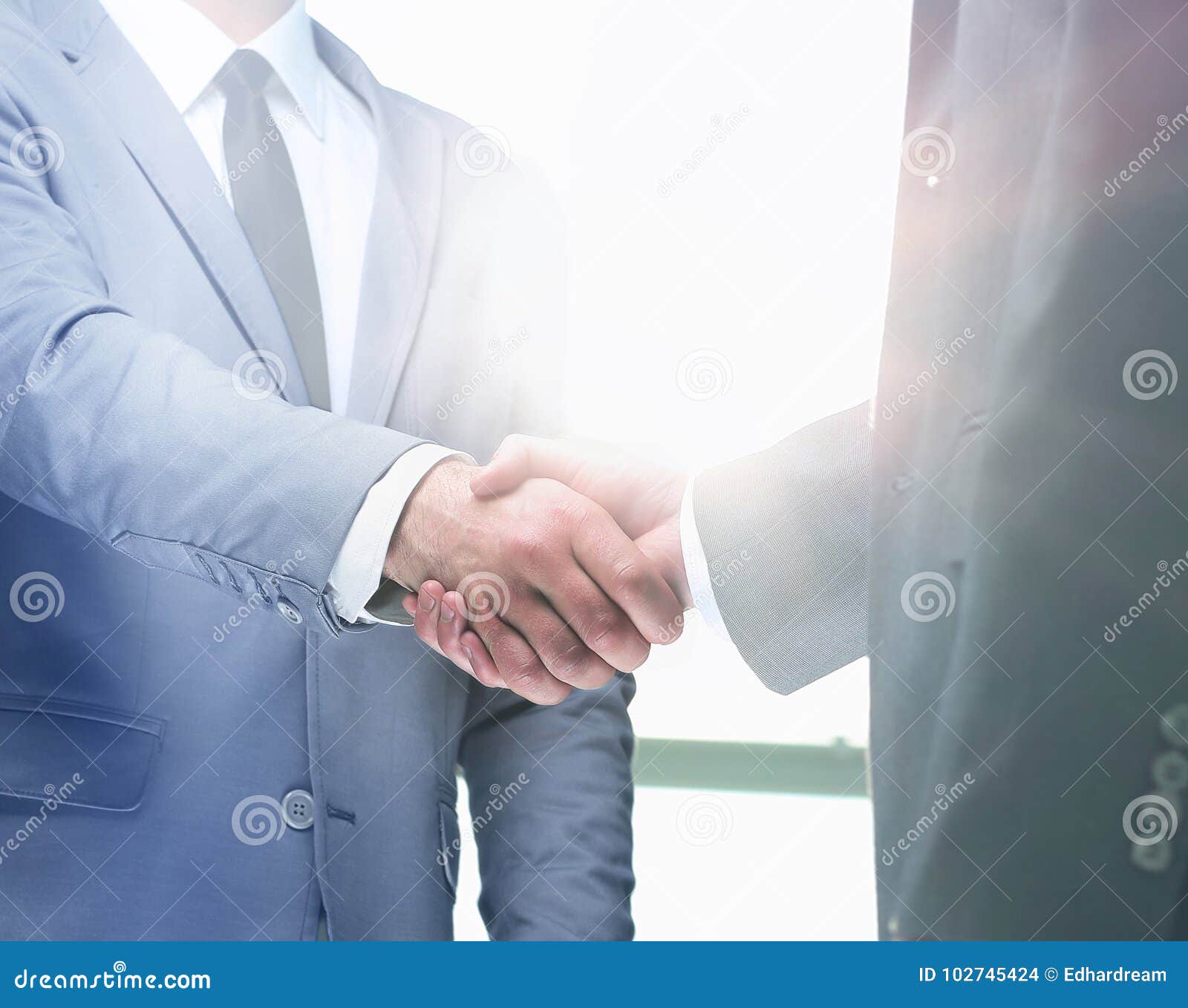 Bedrijfs Mensen Die Handen Schudden Stock Foto - Image of persoon ...