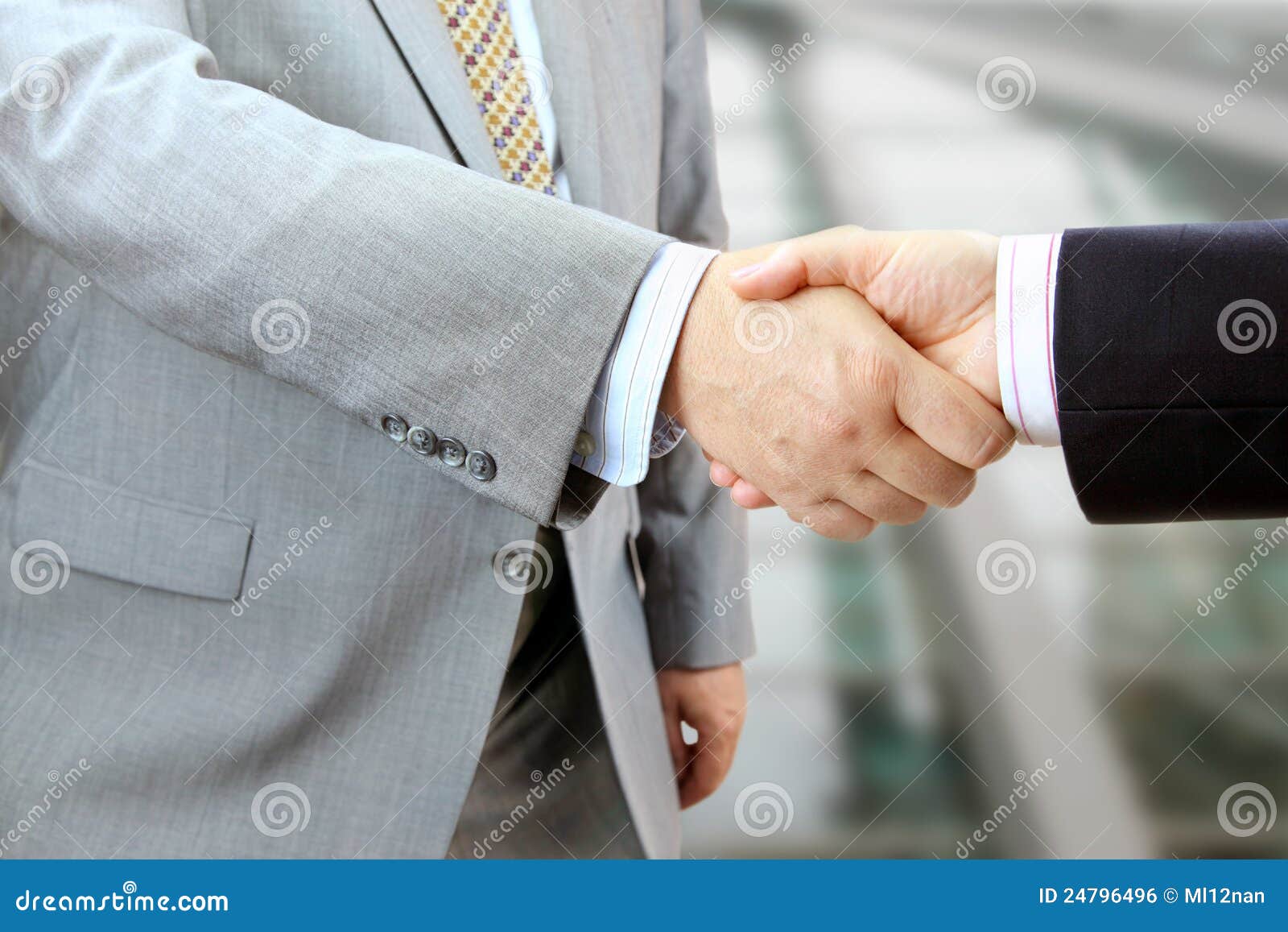 Bedrijfs Mensen Die Handen Schudden Stock Foto - Image of volwassen ...