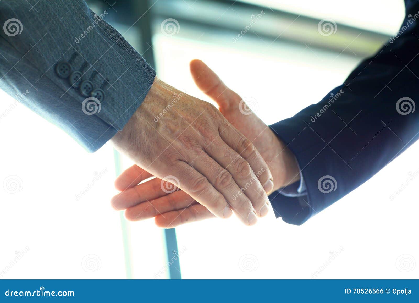Bedrijfs Mensen Die Handen Schudden Stock Foto - Image of toekomst ...