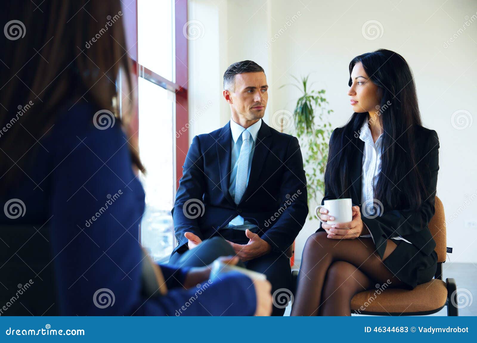 Bedrijfs Mensen Die Vergadering Hebben Stock Afbeelding - Image of hebbend, bureau: 46344683