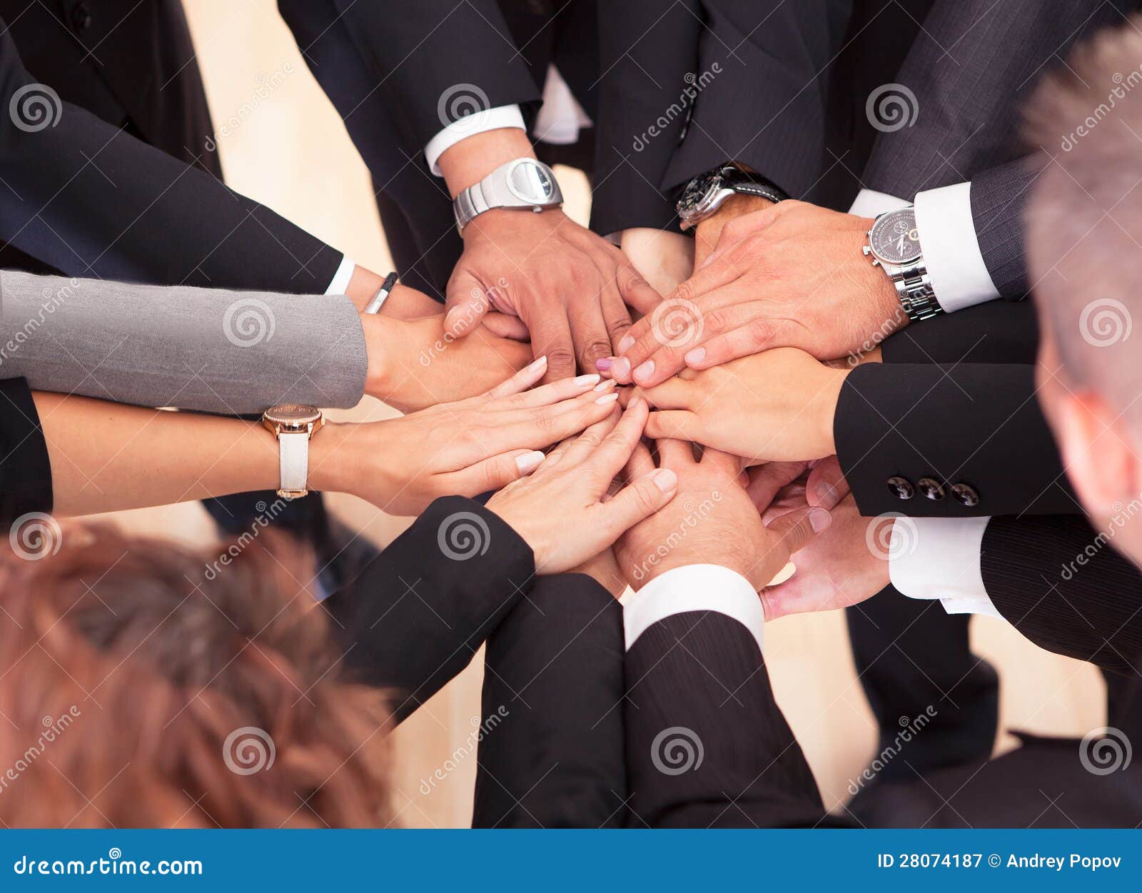 Bedrijfs Mensen Met Hun Handen Samen Stock Afbeelding - Image of ...