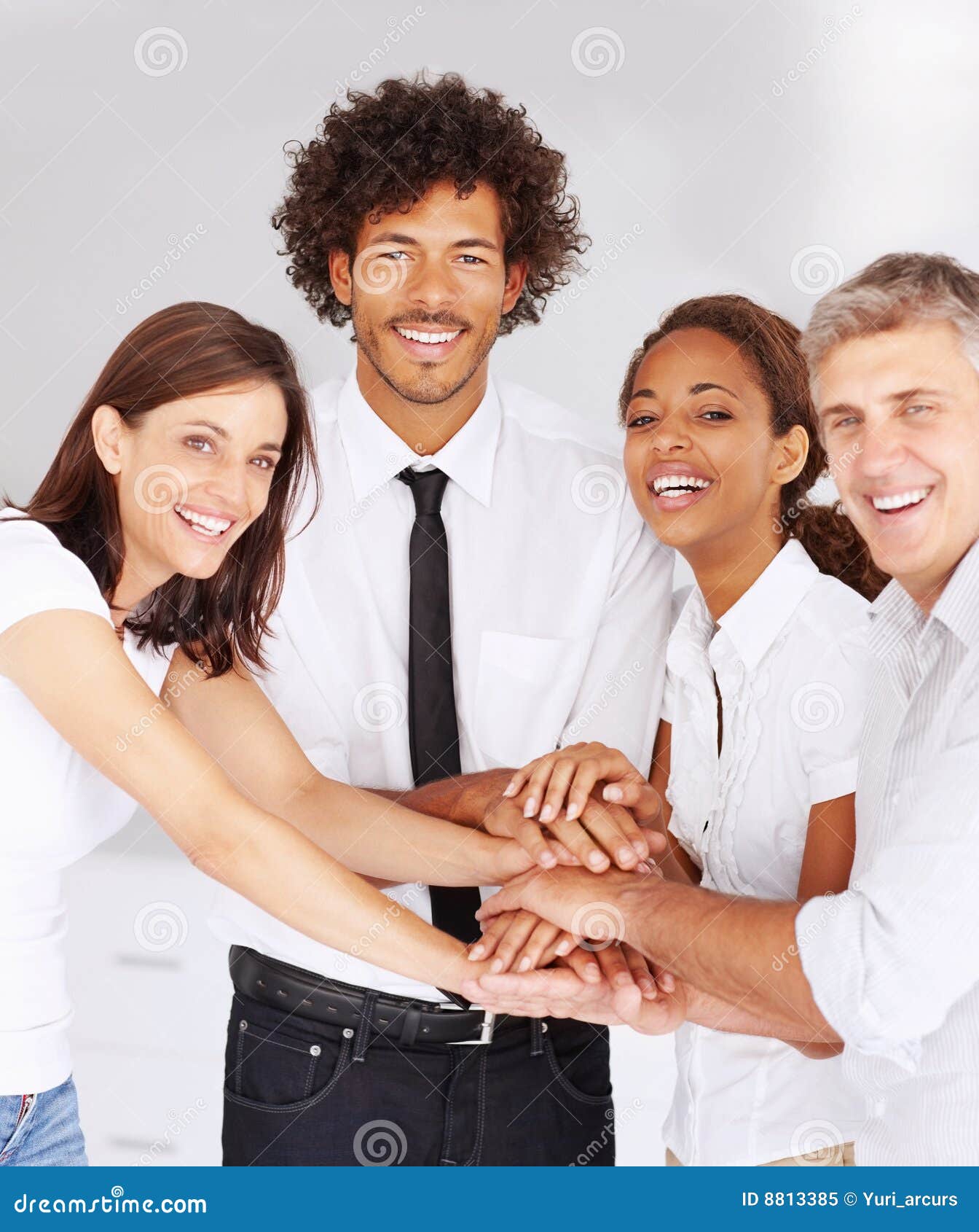 Bedrijfs Mensen Met Hun Handen Samen Stock Afbeelding - Image of lach ...